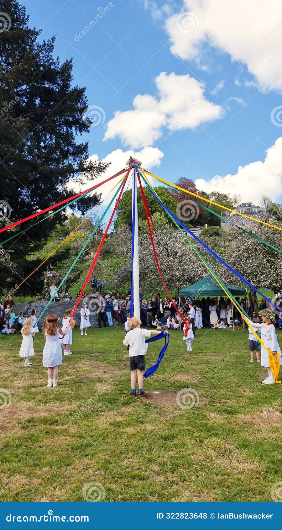 Lustleigh Village, Maypole Traditional Dartmoor Village Ceremony Devon ...
