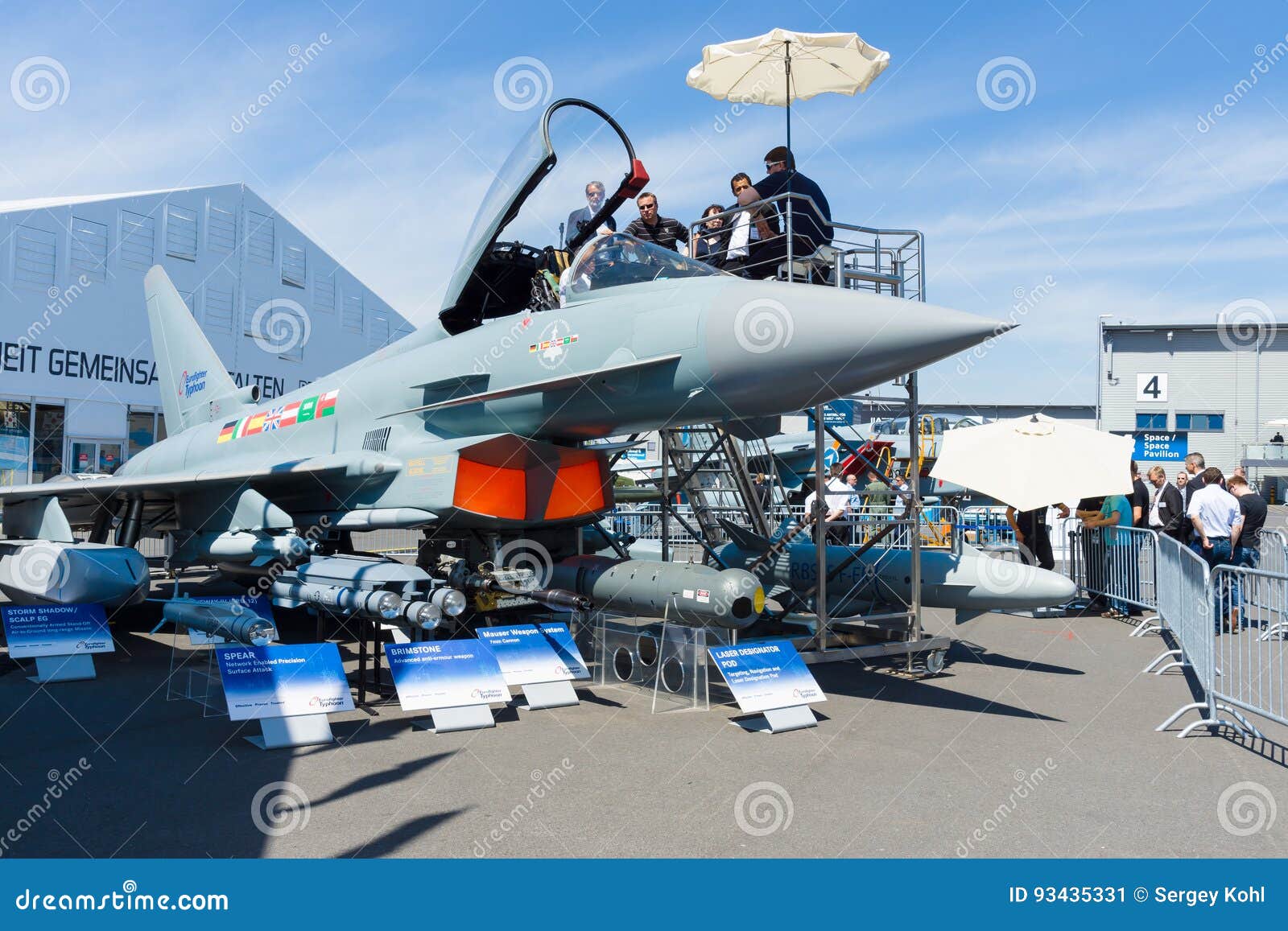 Lutador Multirole Eurofighter Typhoon E Amostras De Armamento Foto ...