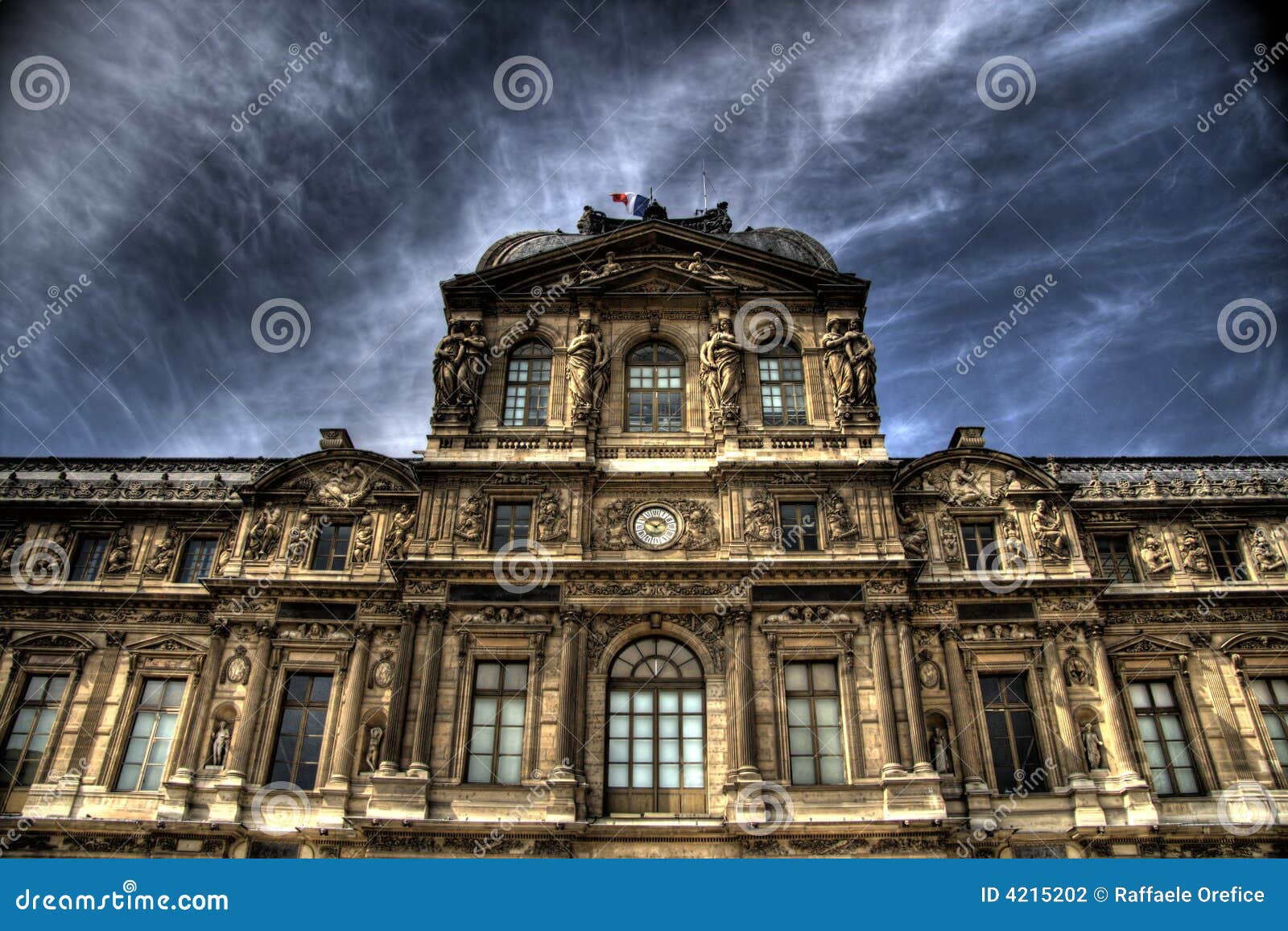 Luwr muzeum. zdjęcie stock. Obraz złożonej z francja, wysoki - 4215202