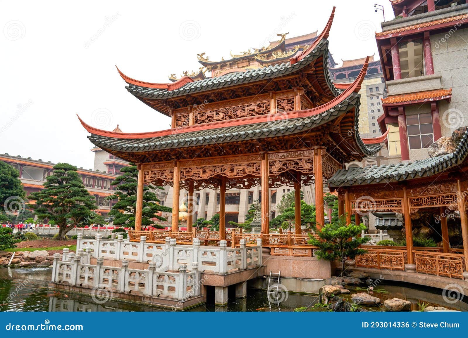 Luxurious Chinese Classical Garden Garden Scenery and Ancient Buildings ...