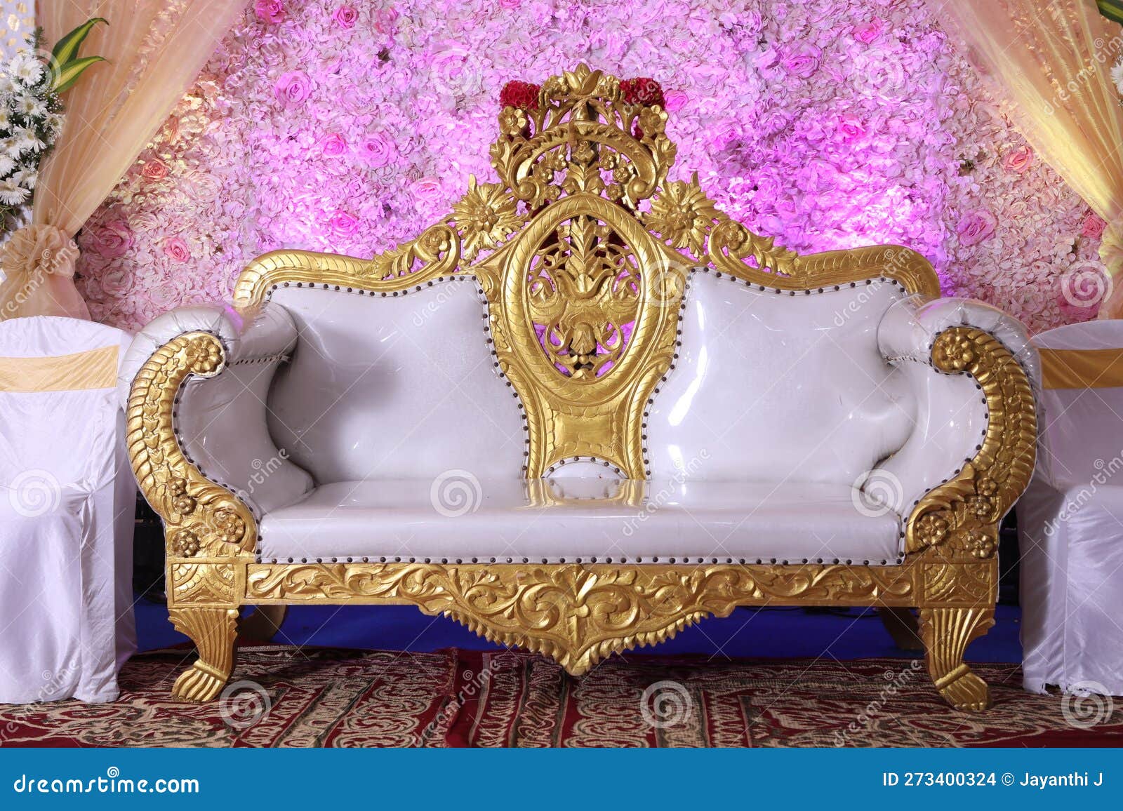 Luxurious Couch in a Wedding Stock Photo - Image of decor, chair: 273400324