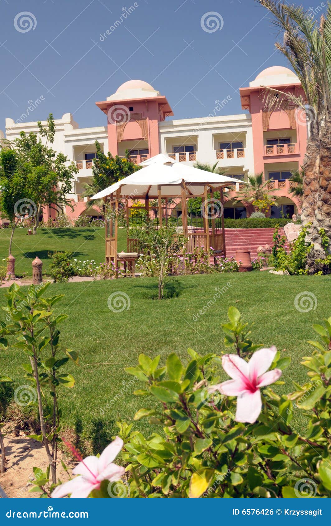 Luxurious Hotel and Gardens Stock Photo - Image of modern, summery: 6576426