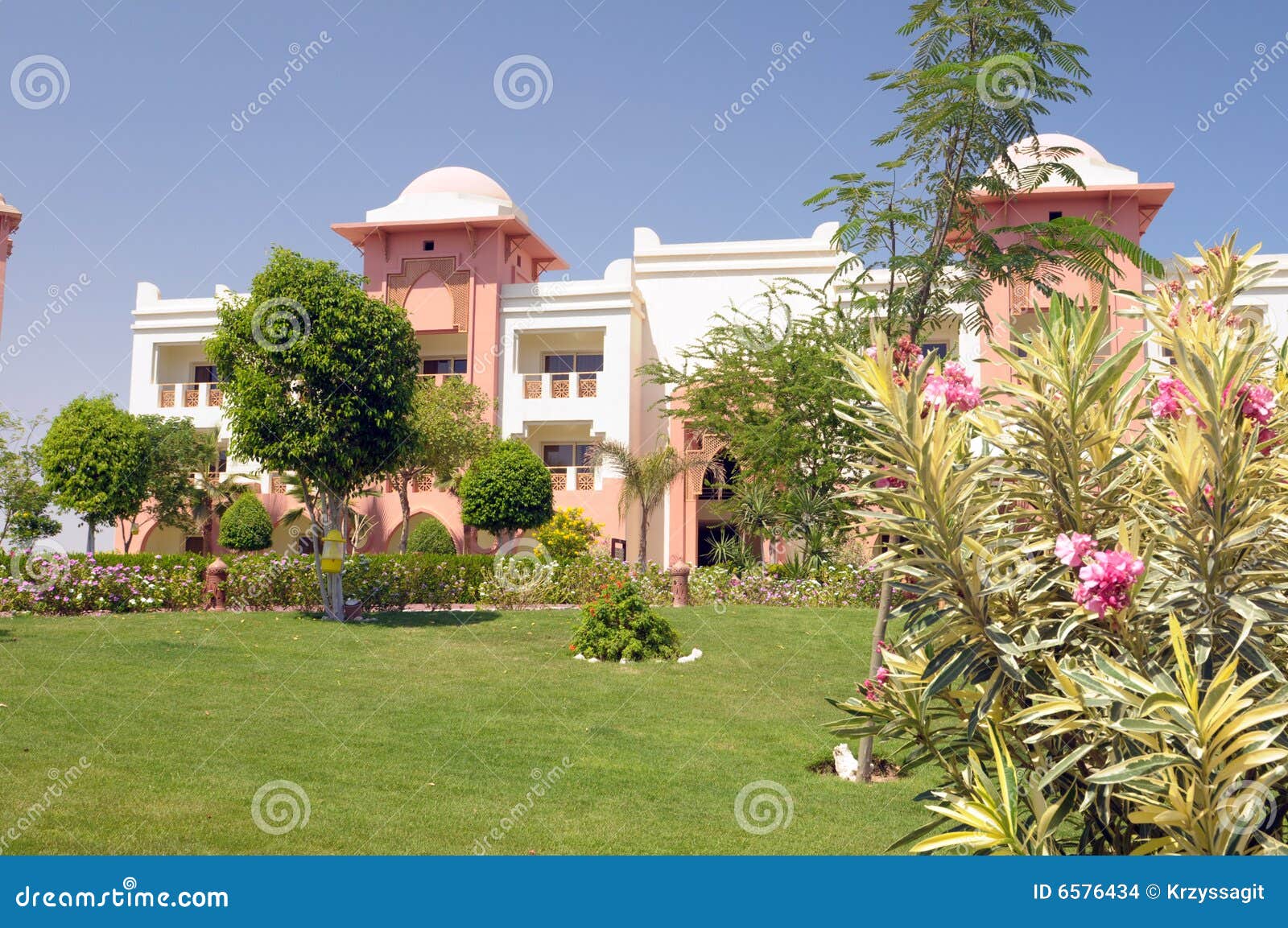 Luxurious hotel gardens stock photo. Image of lawn, summer - 6576434