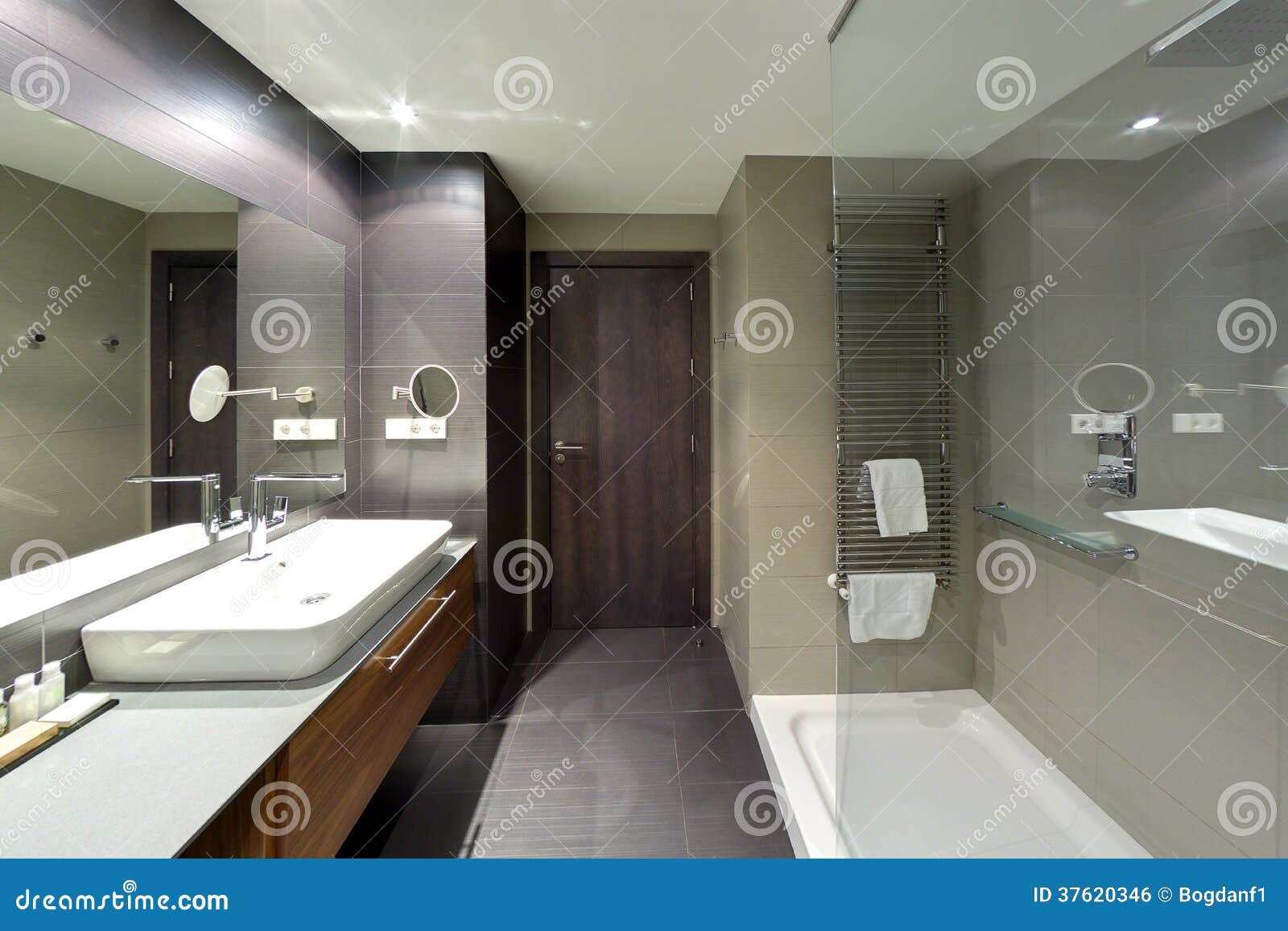 Luxurious Hotel Resort Bathroom Stock Photo - Image of design, ceiling ...