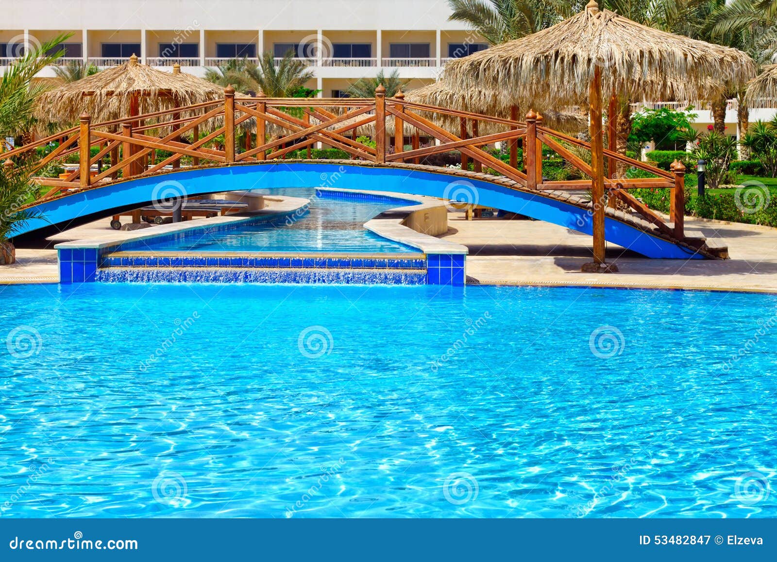 Luxurious Open Air Swimming Pool Editorial Photography - Image of clear ...