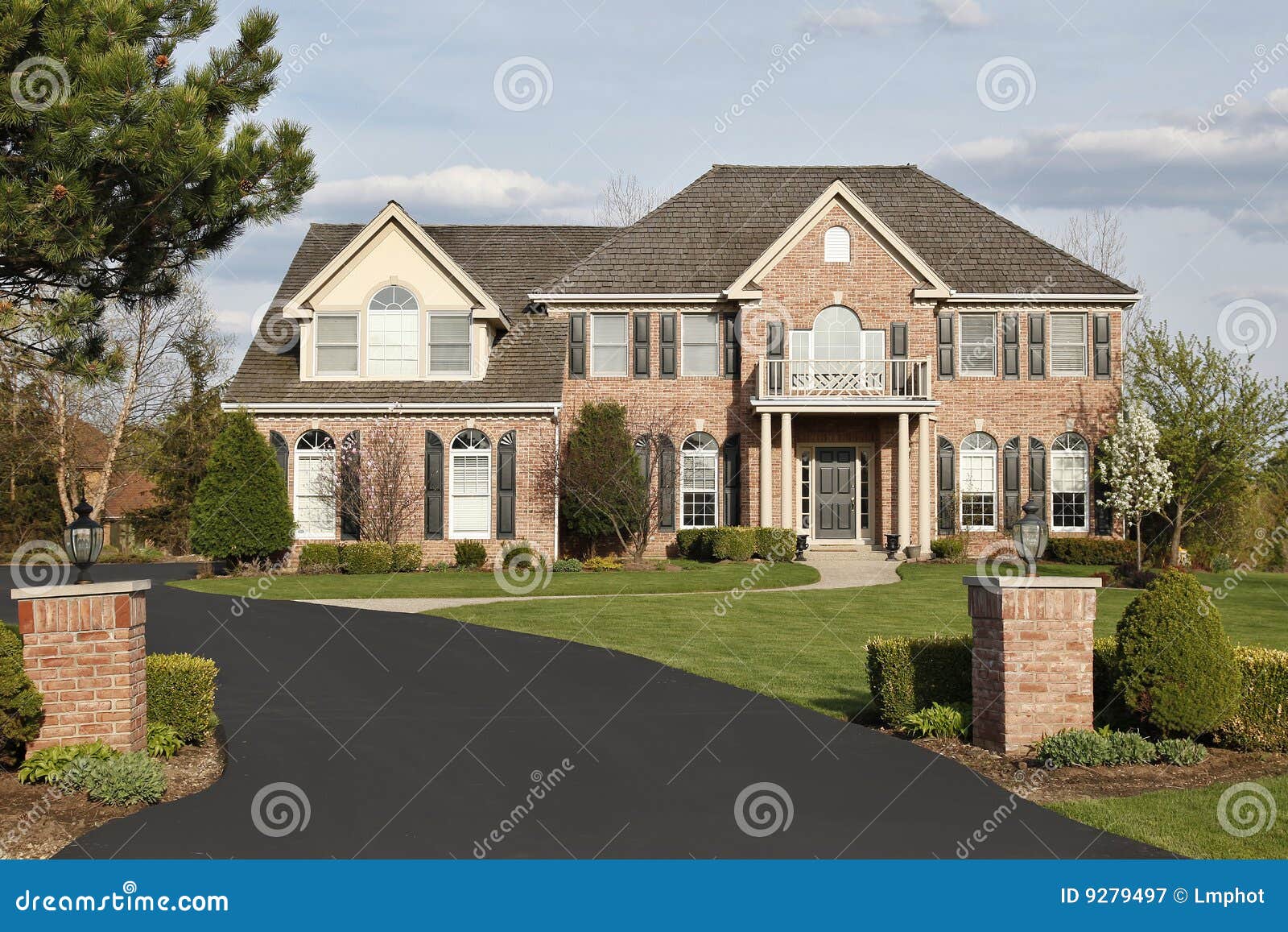 Luxury Brick Home in Suburbs Stock Image - Image of garage, fancy: 9279497