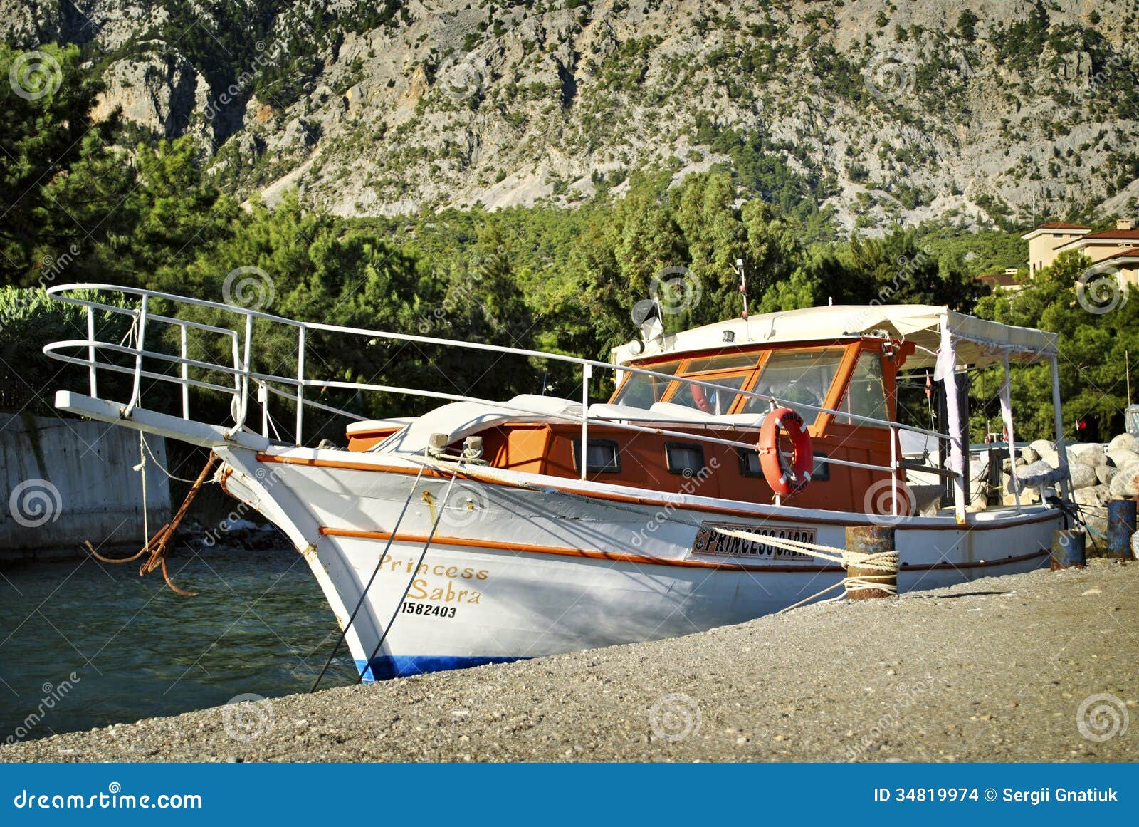 Luxury cabin cruiser editorial stock image. Image of transport - 34819974