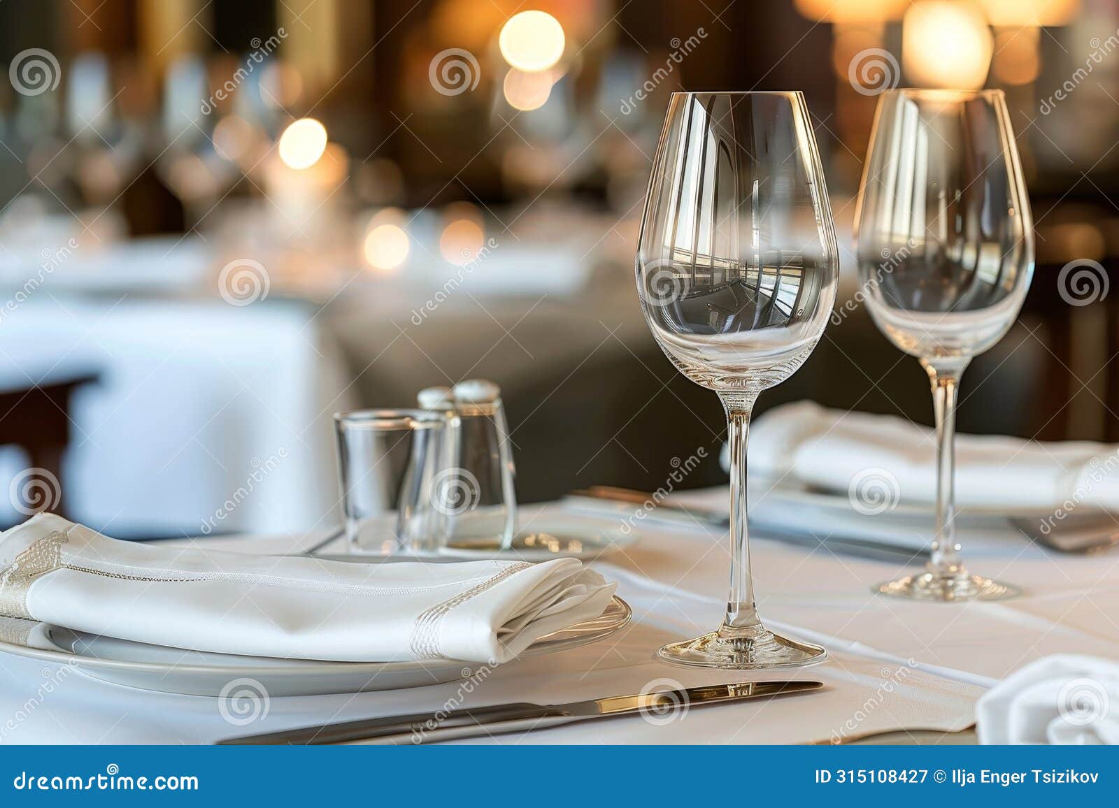 Luxury Fine Dining Table Setting for Wedding and Romantic Event ...