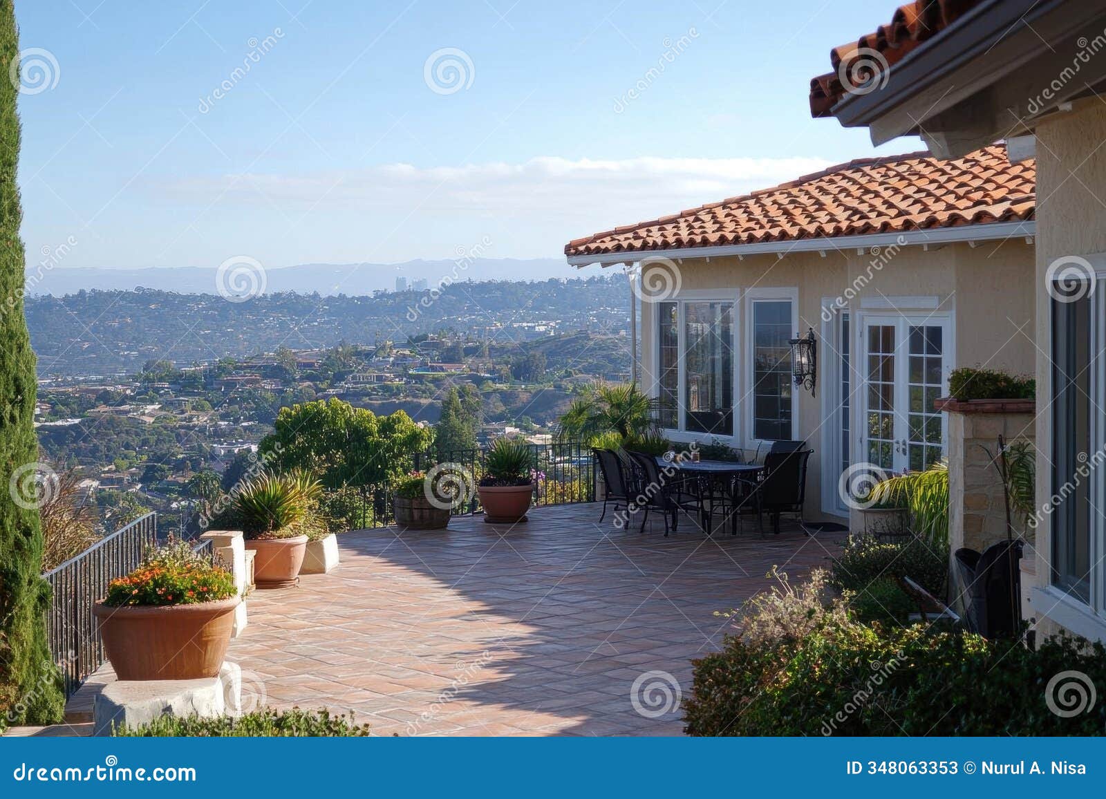 Luxury Home with Breathtaking Panoramic City View Stock Illustration ...
