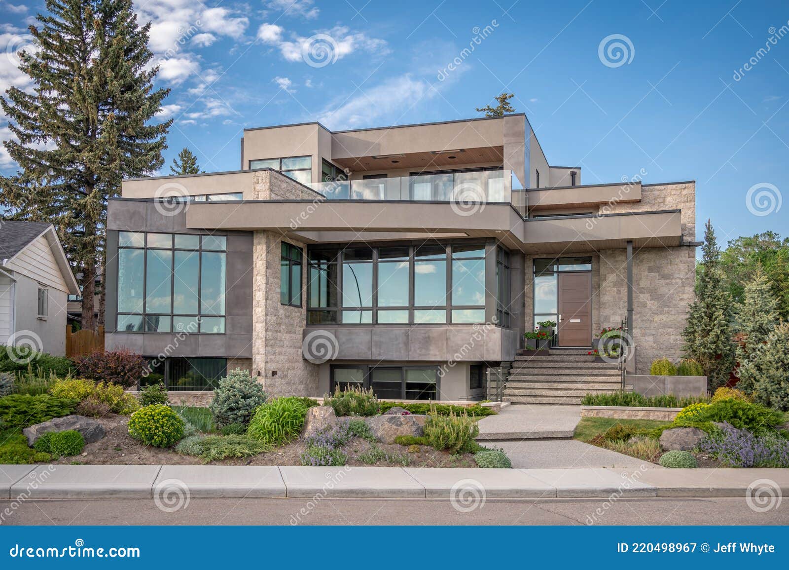 Luxury house in Calgary editorial photography. Image of mortgage ...