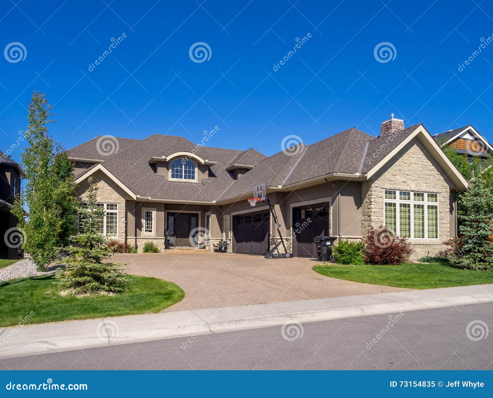 Luxury house, Calgary stock image. Image of modern, custom - 73154835
