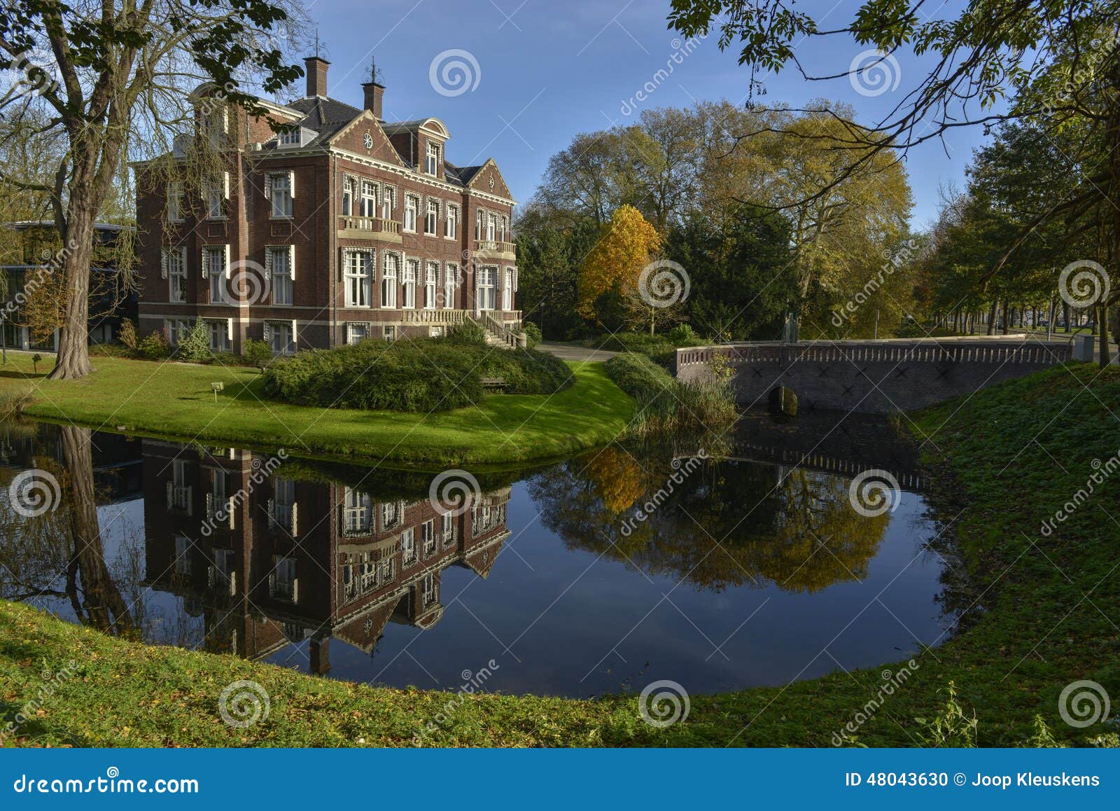 Luxury House Reflects in the Water Stock Photo - Image of house ...