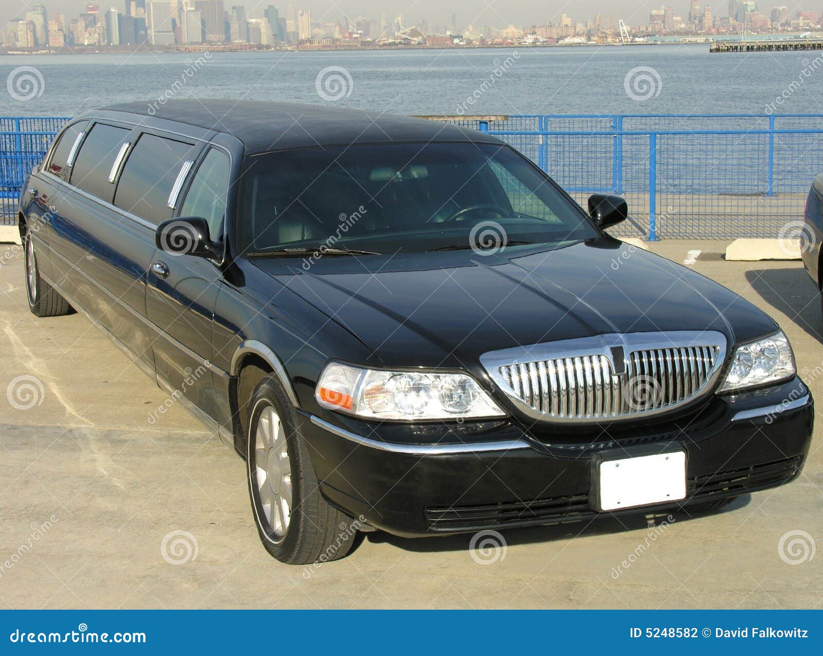 Luxury Lincoln Limo stock photo. Image of land, limousine - 5248582
