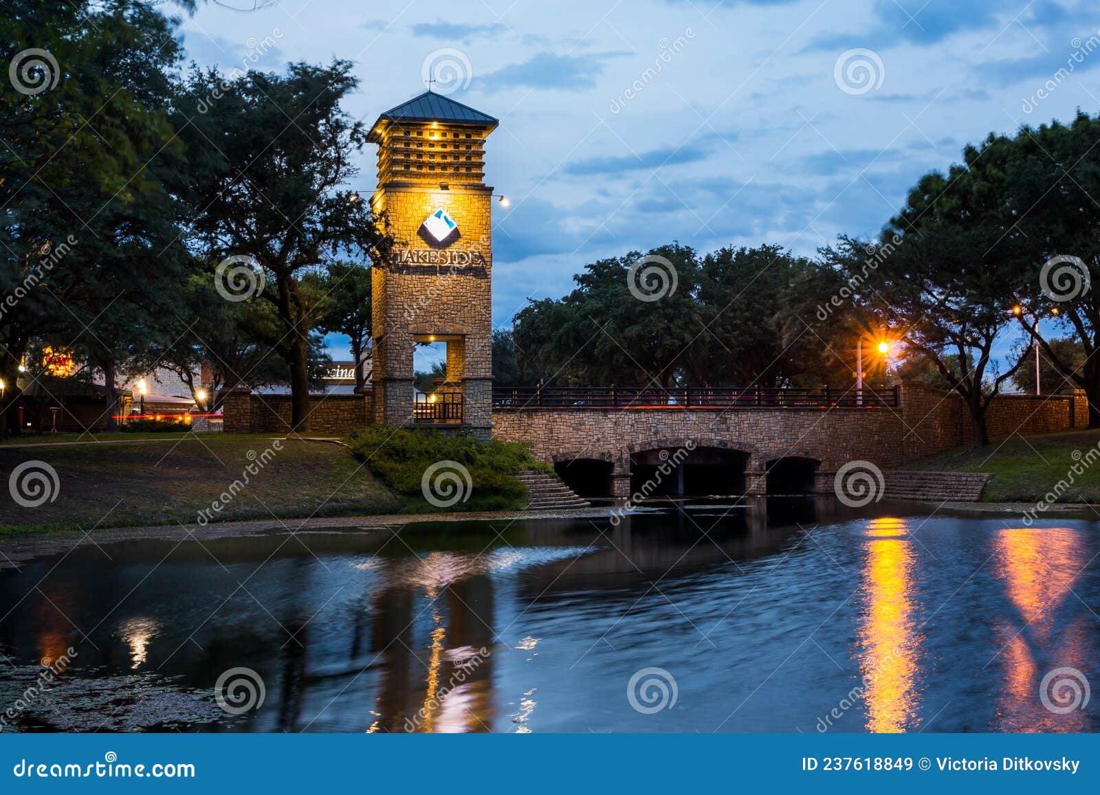 Luxury Living Community Lakeside Gate in Plano, Texas Editorial Stock ...