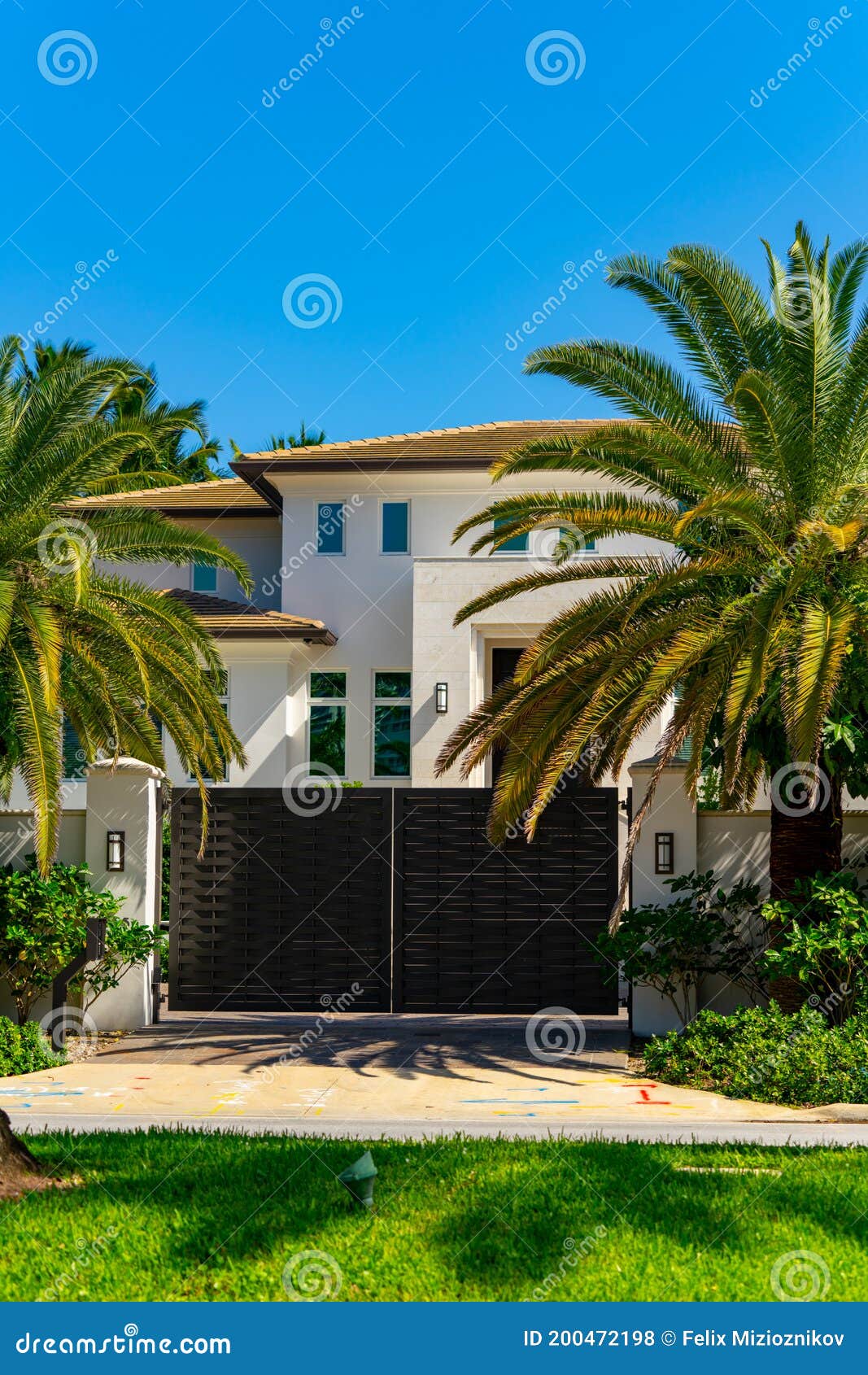 Mansion Gate Royalty-Free Stock Image | CartoonDealer.com #14583232