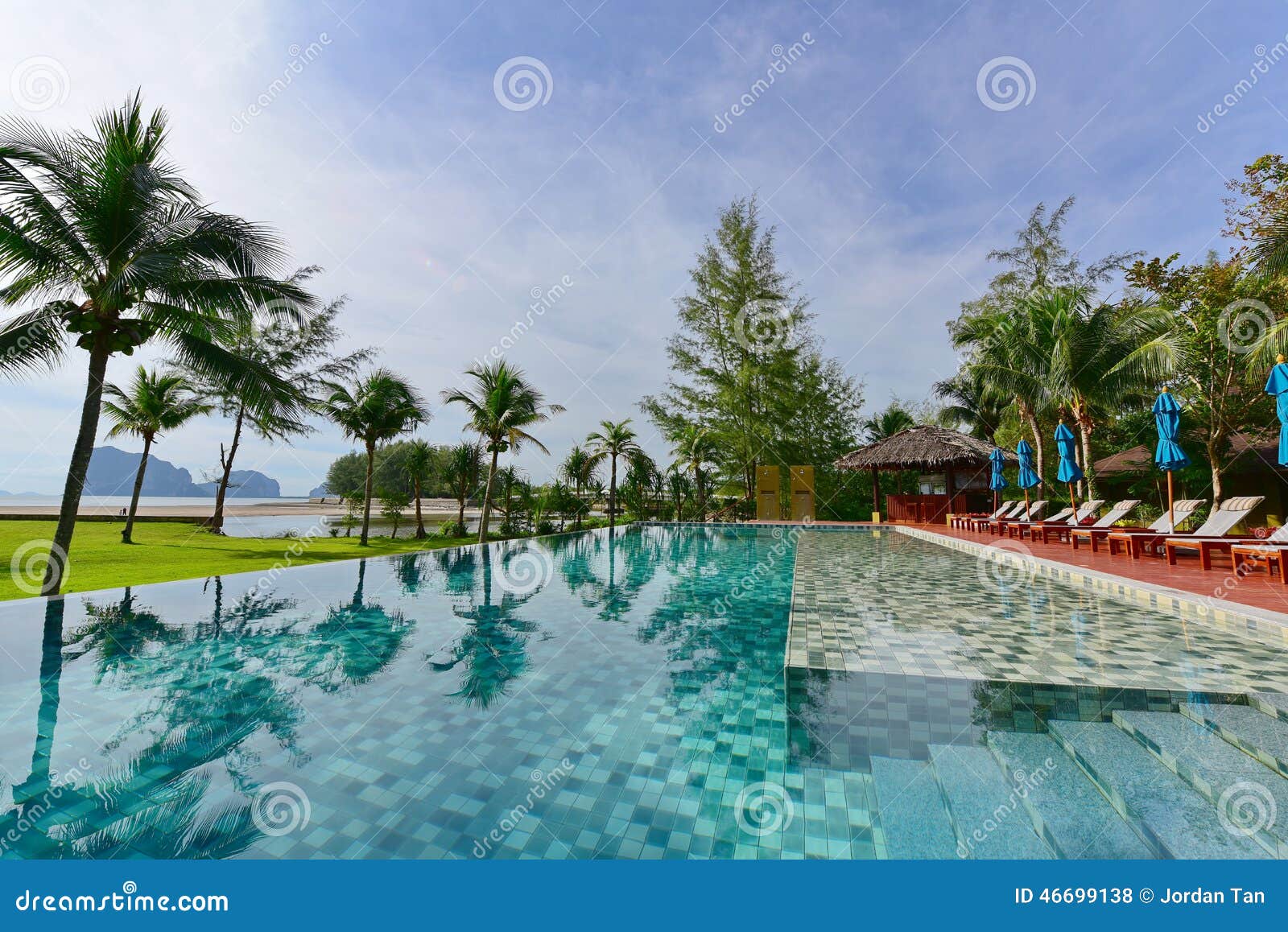 Luxury Resort Infinity Pool Stock Photo - Image of recreation, facing ...