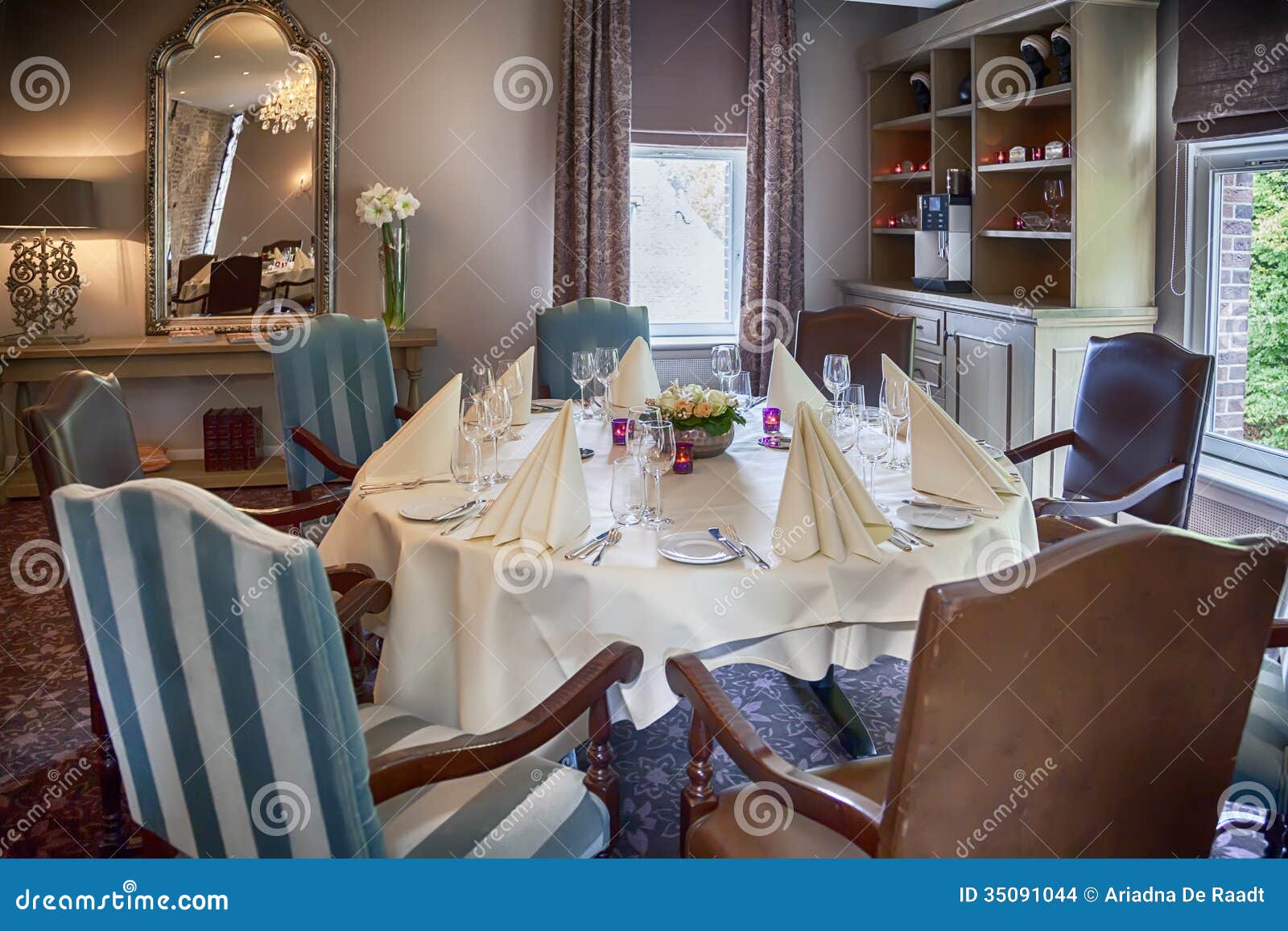 Luxury Salon with Big Table Stock Photo - Image of cafe, clean: 35091044