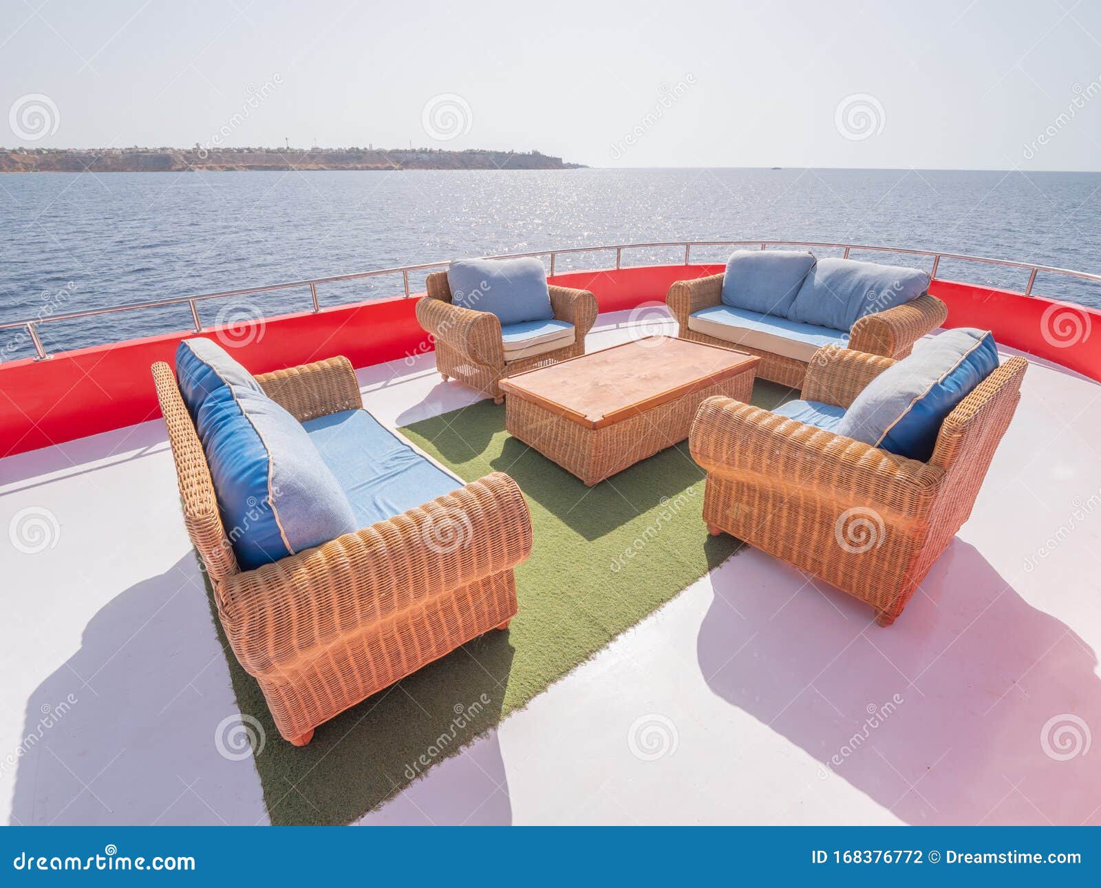 Luxury Seating on a Front Deck of a Ship with a Beautiful Seaview 库存照片 ...