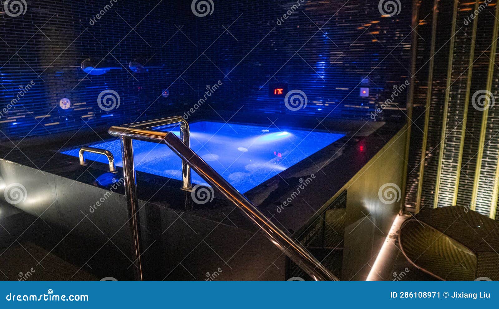 Luxury Spa Bath in High-end Hotel Stock Image - Image of steam, openair ...
