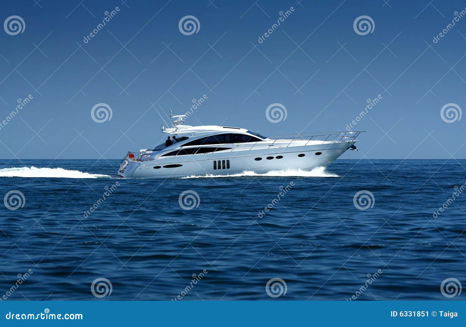 Luxury speedboat / yacht stock image. Image of activity - 6331851