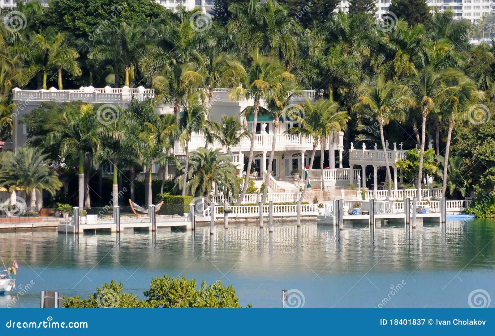 Luxury waterfront home stock image. Image of luxurious - 18401837