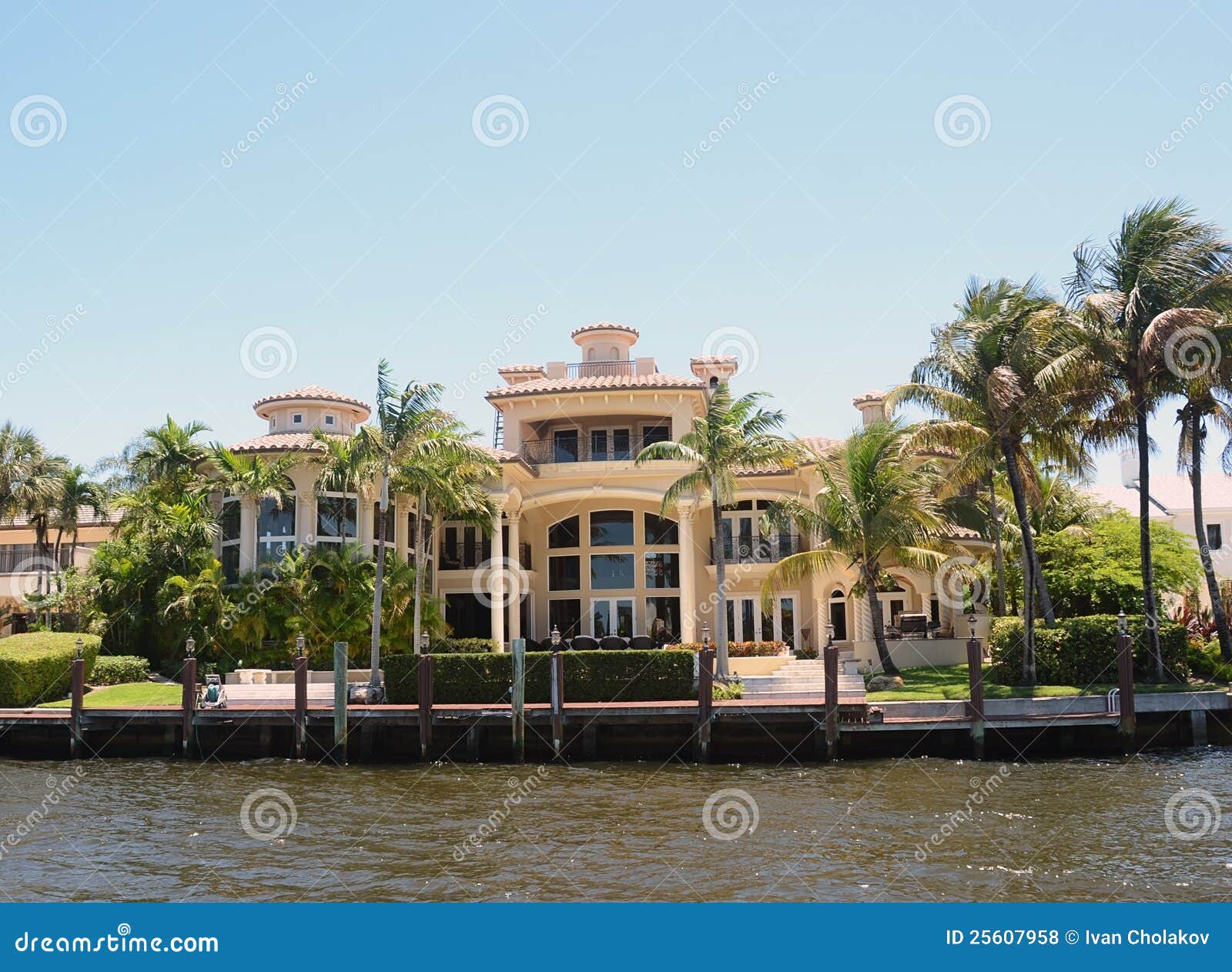 Luxury waterfront home stock photo. Image of residential - 25607958