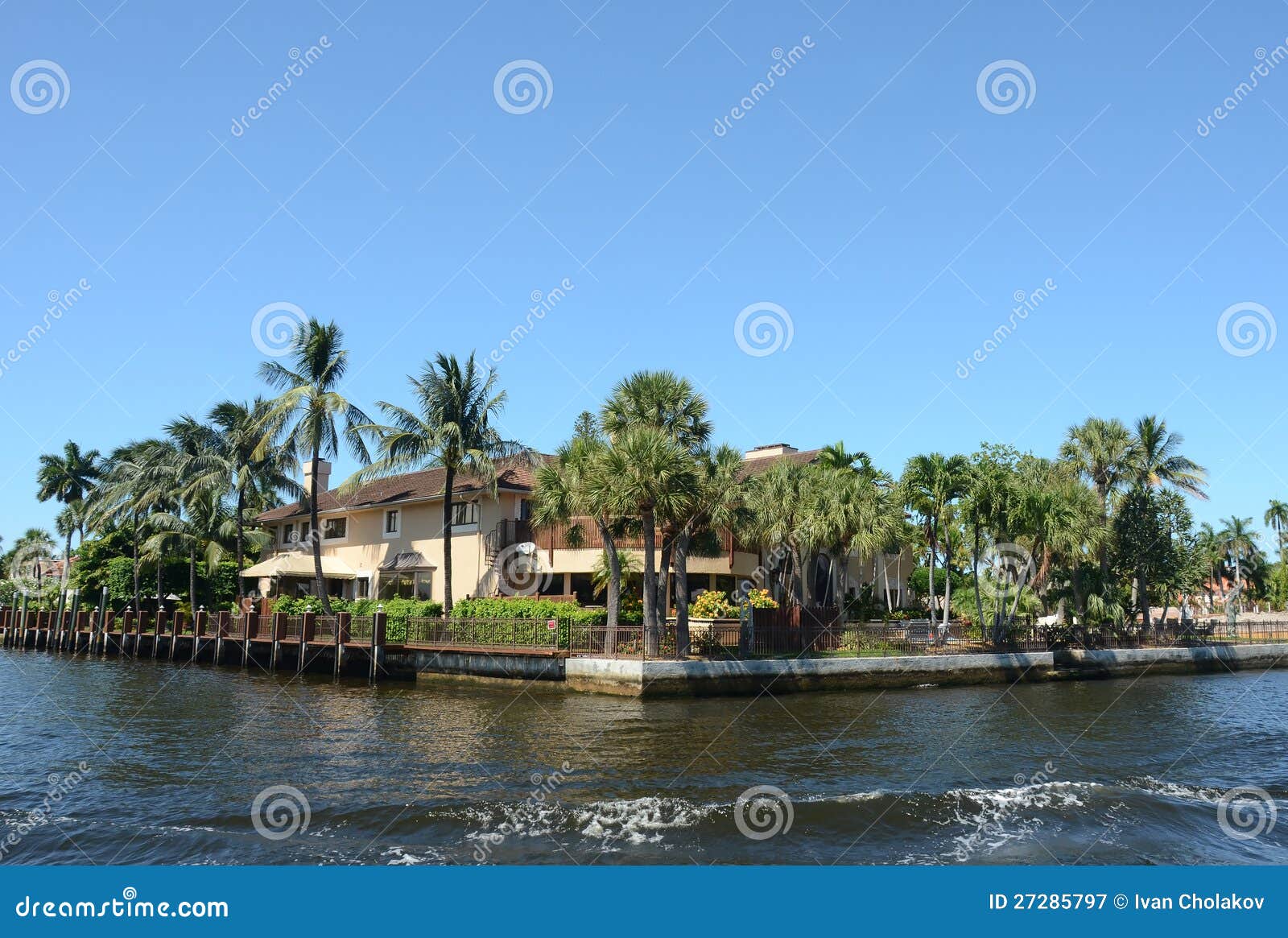 Luxury Waterfront Real Estate Stock Image - Image of residential ...
