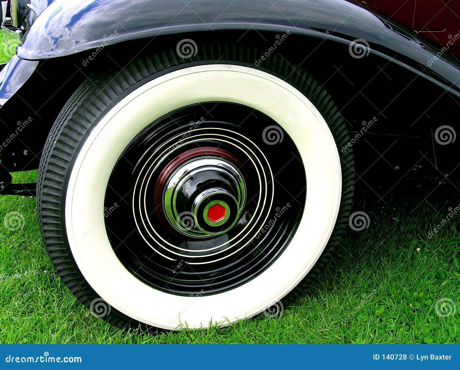 Luxury White Wall Tyres Picture. Image: 140728