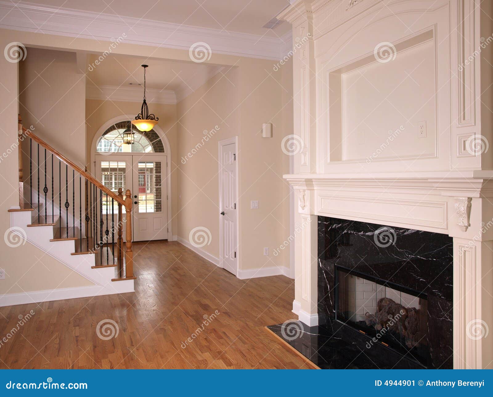 Luxuxwohnzimmer Mit Kamin Und Foyer 2 Stockbild - Bild von königlich ...