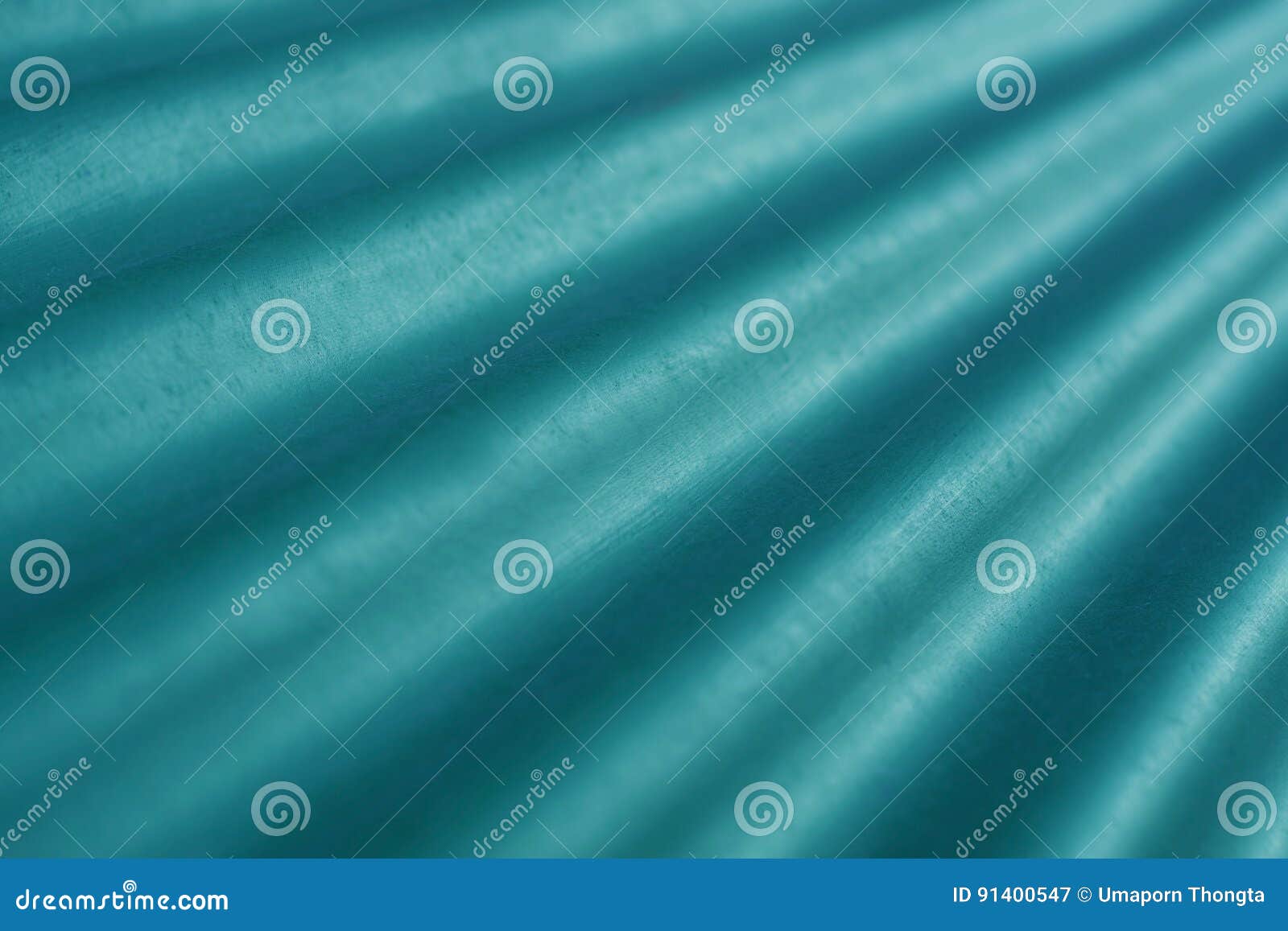 Luz Y Sombra En La Teja De Tejado Imagen de archivo - Imagen de ...