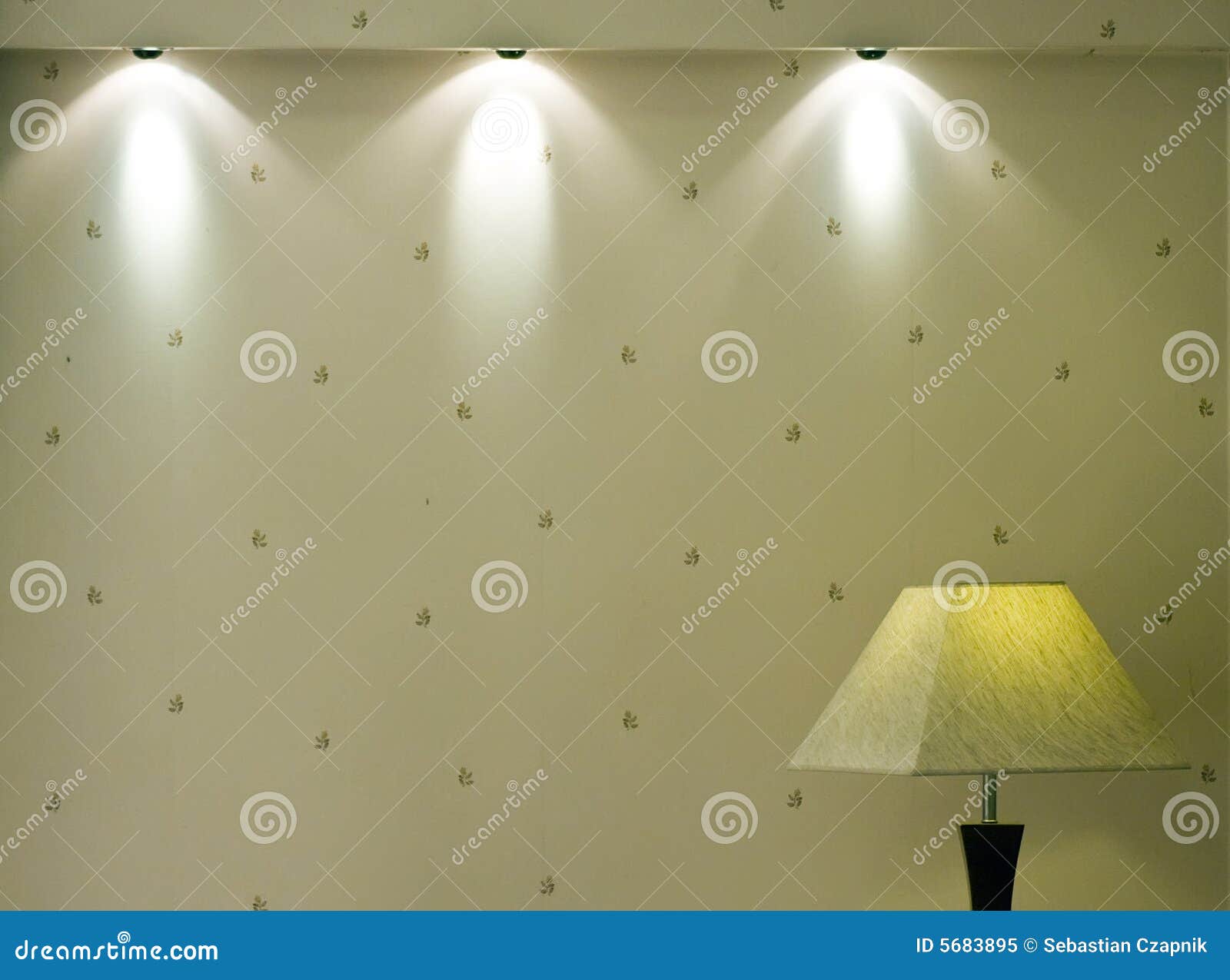 Luzes e parede imagem de stock. Imagem de lâmpada, contemporâneo - 5683895