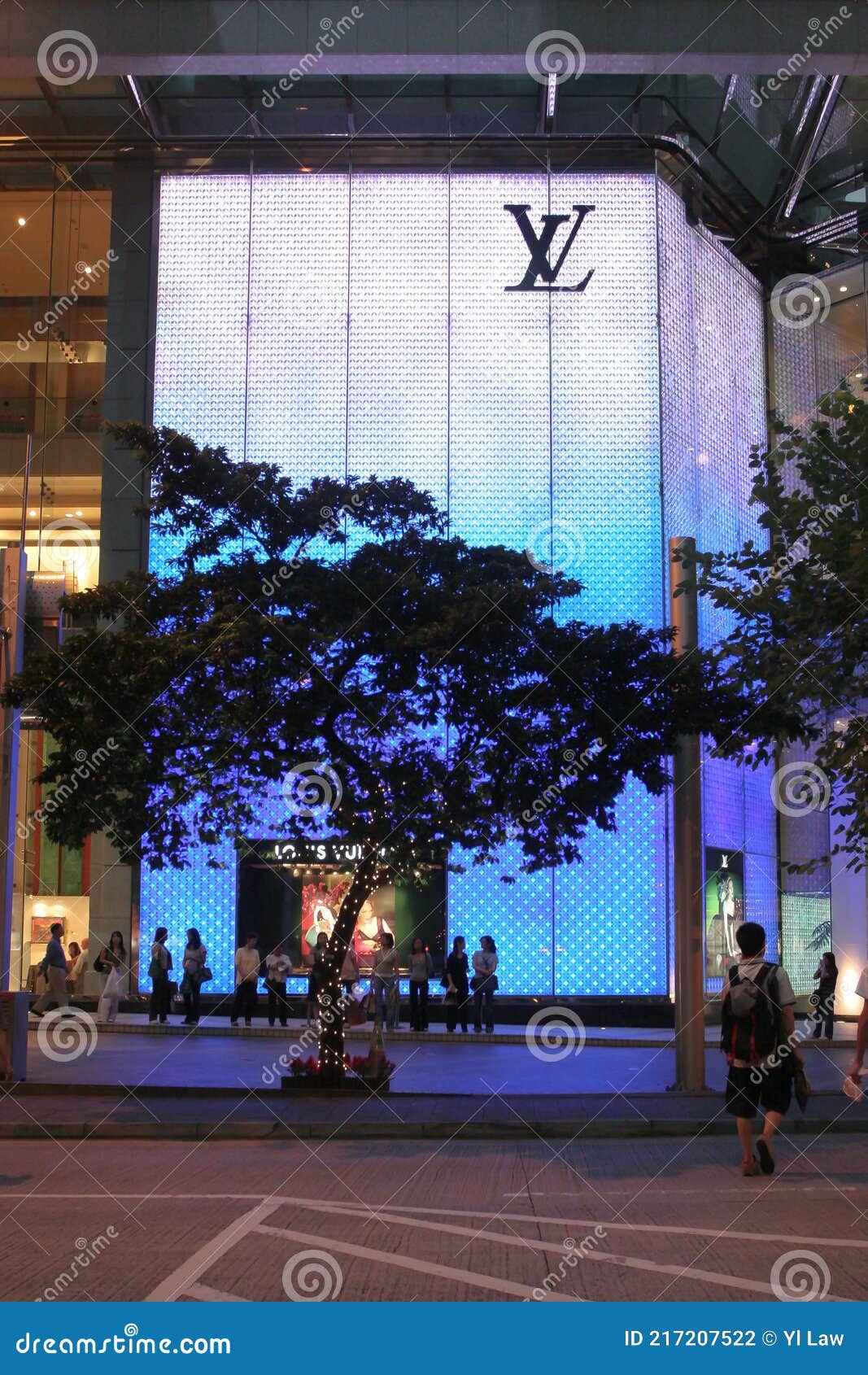 LV Store at Shopping Mall in CWB 8 Oct 2005 Editorial Photography ...