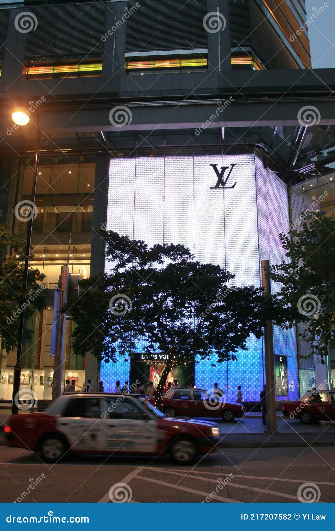 LV Store at Shopping Mall in CWB 8 Oct 2005 Editorial Photography ...