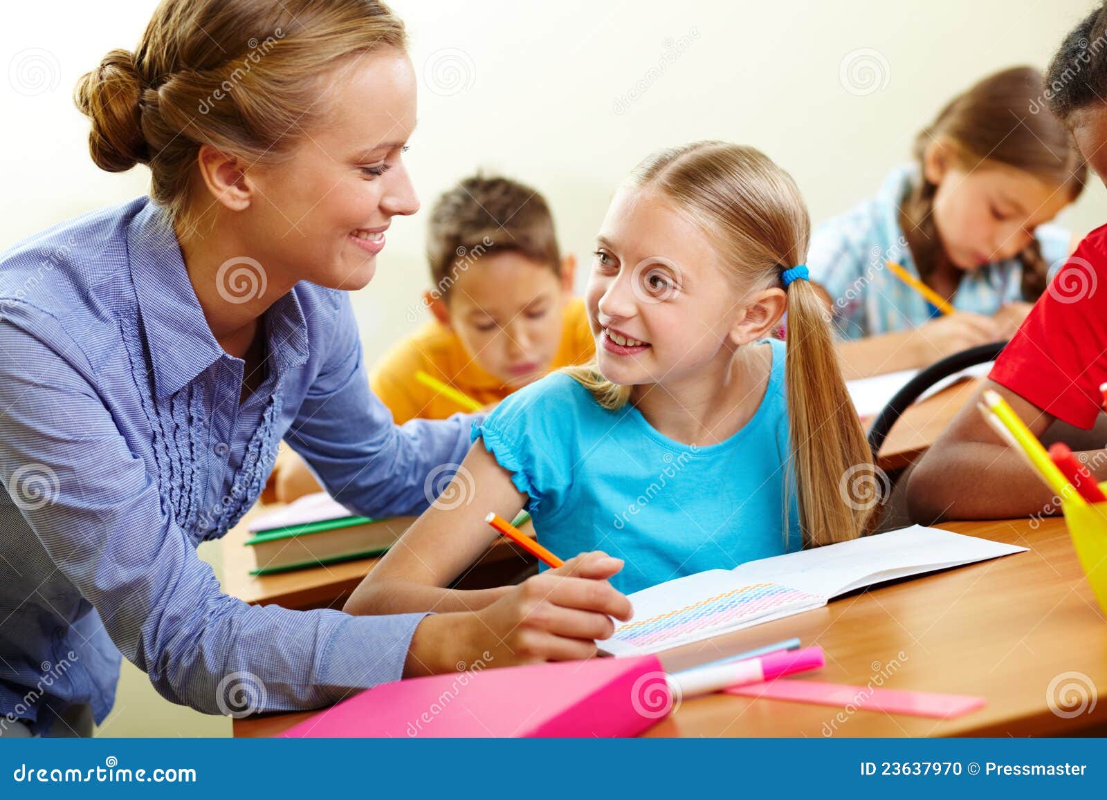 Élève Et Professeur Photo stock - Image: 23637970