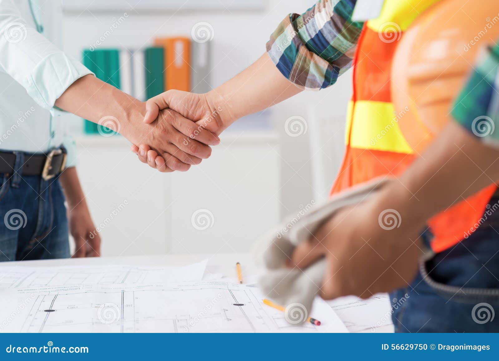 Lyckat avtal arkivfoto. Bild av händer, avtal, kontor - 56629750