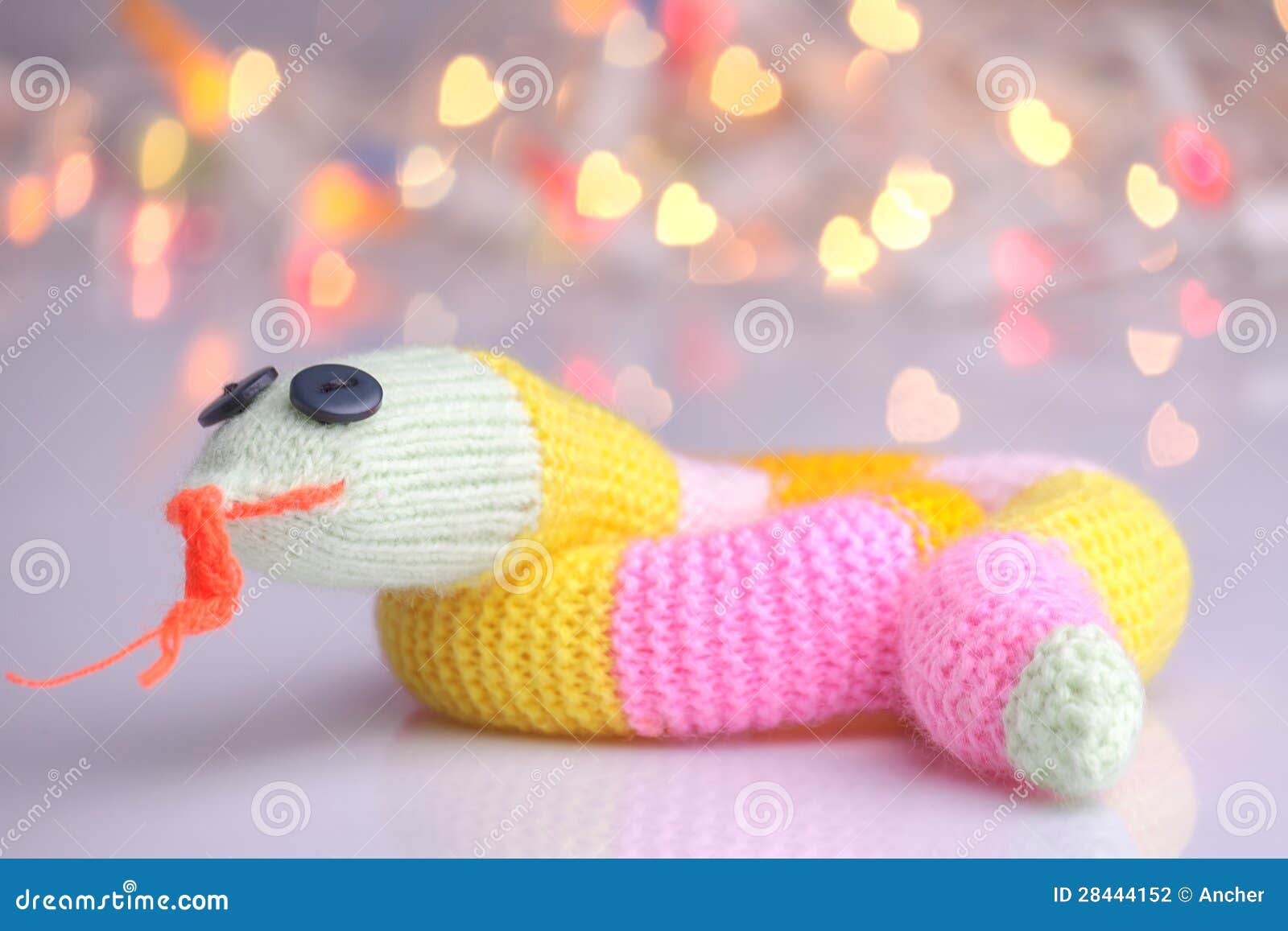 Lycklig gullig stucken orm arkivfoto. Bild av utformning - 28444152