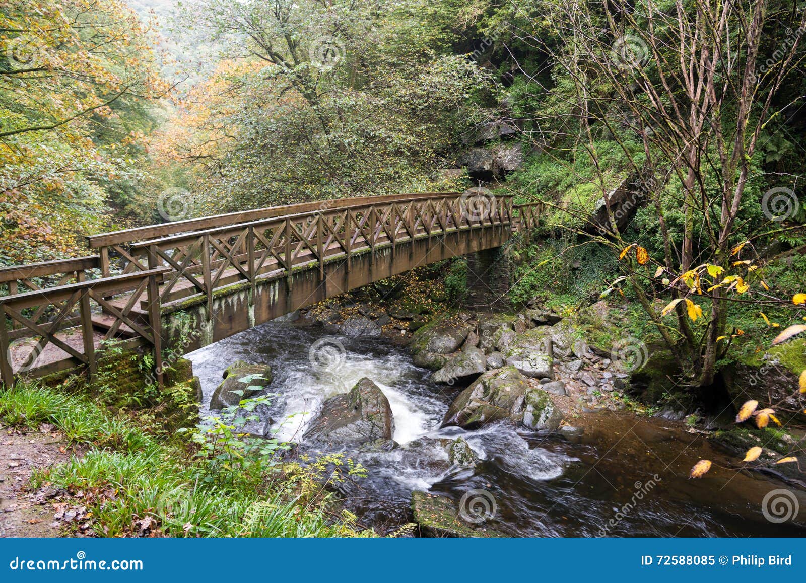 LYNMOUTH, DEVON/UK - OCTOBER 19 : Bridge Over the East Lyn River ...