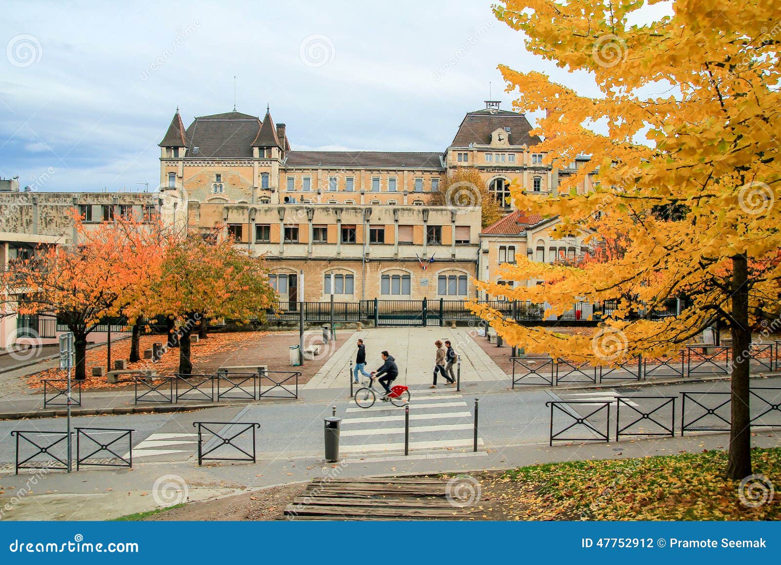Lyon en automne photographie éditorial. Image of coloré - 47752912