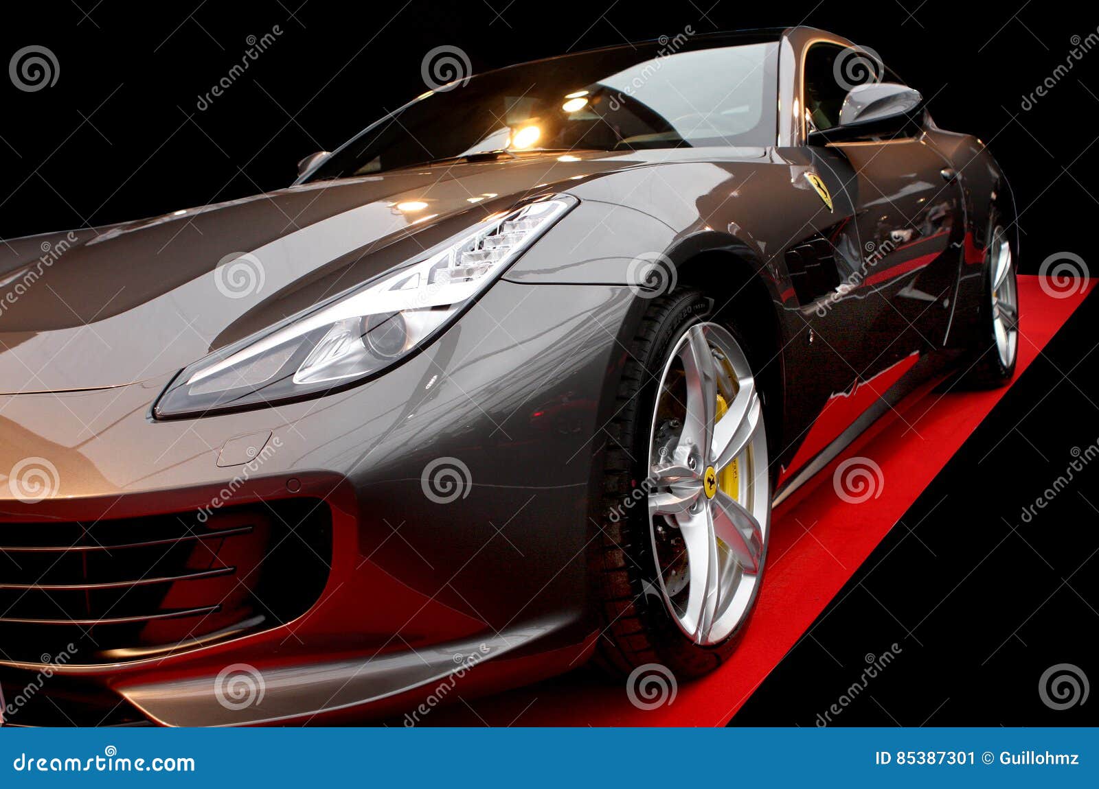 Lyxig bil Ferrari redaktionell bild. Bild av france, race - 85387301
