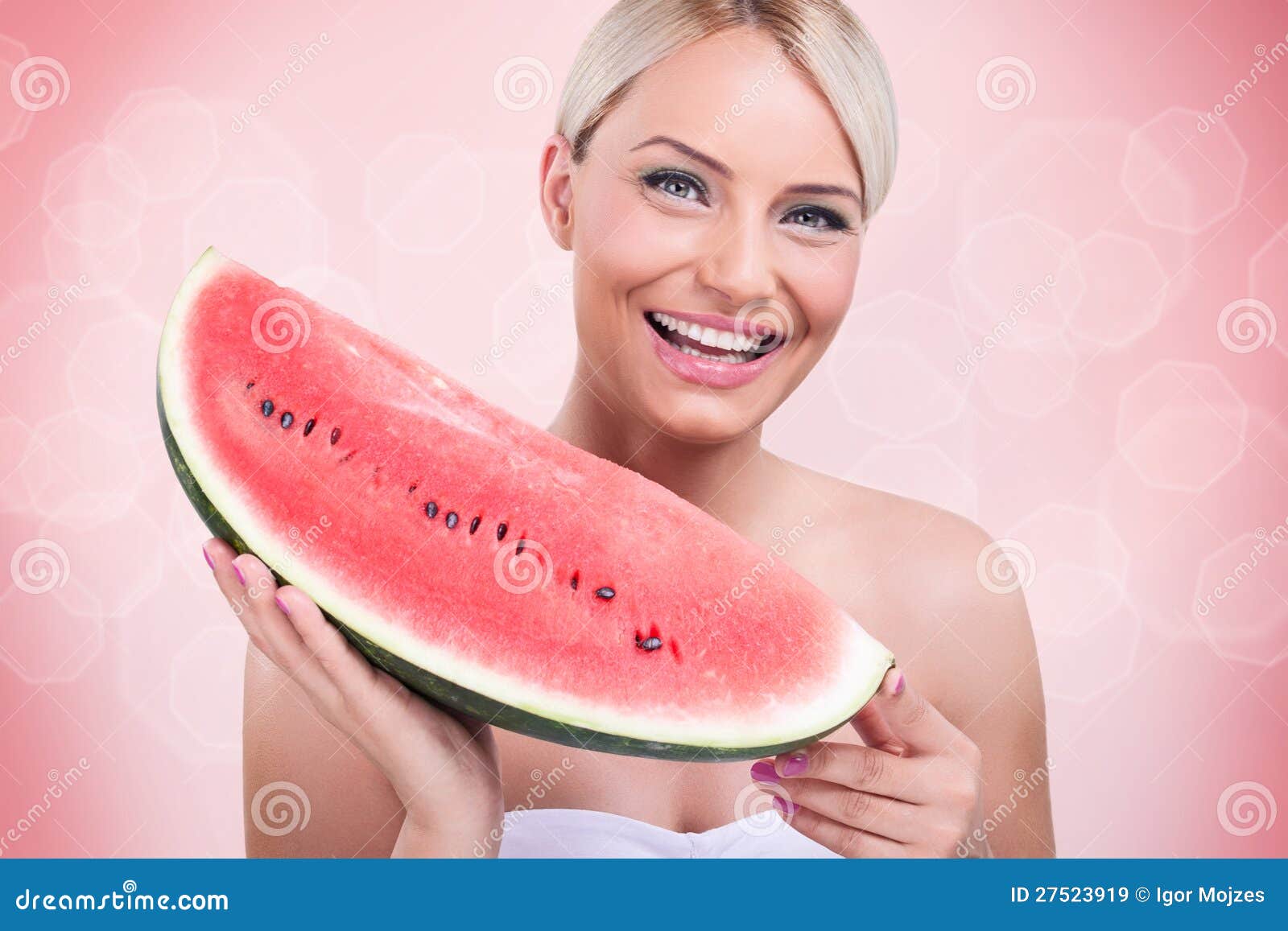 Lächelndes Mädchen Mit Großer Scheibe Der Wassermelone Stockbild Bild