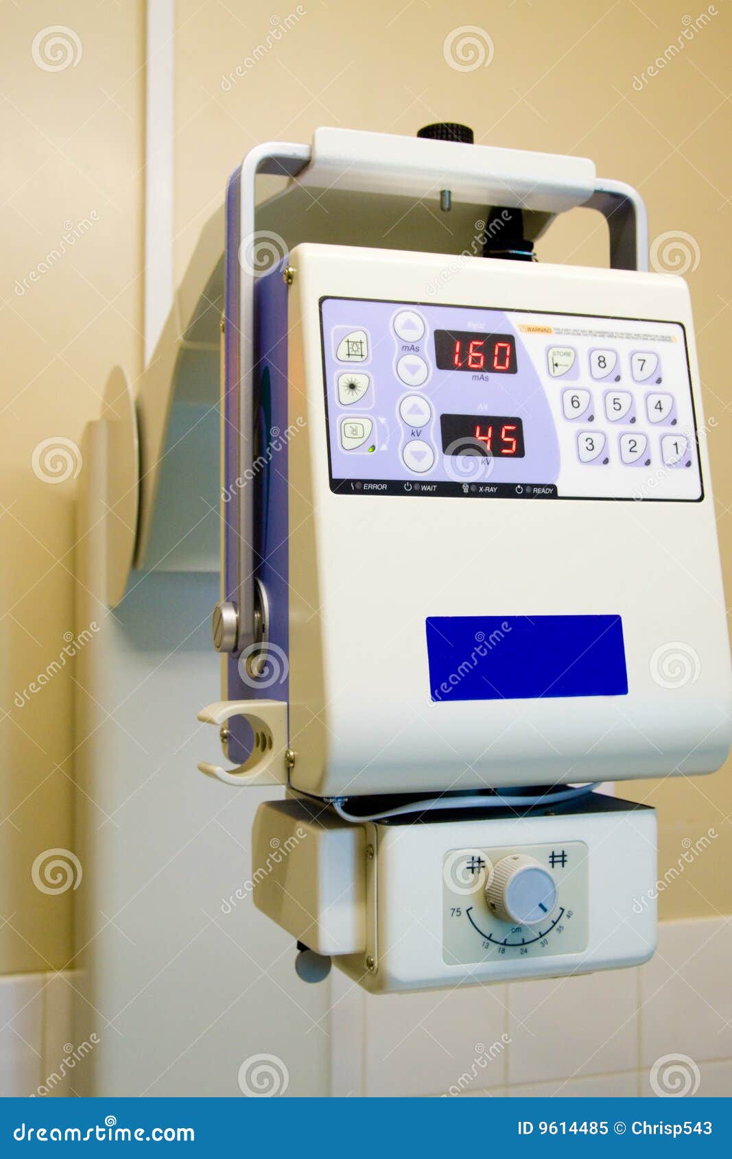 Máquina de raio X portátil imagem de stock. Imagem de perigo - 9614485