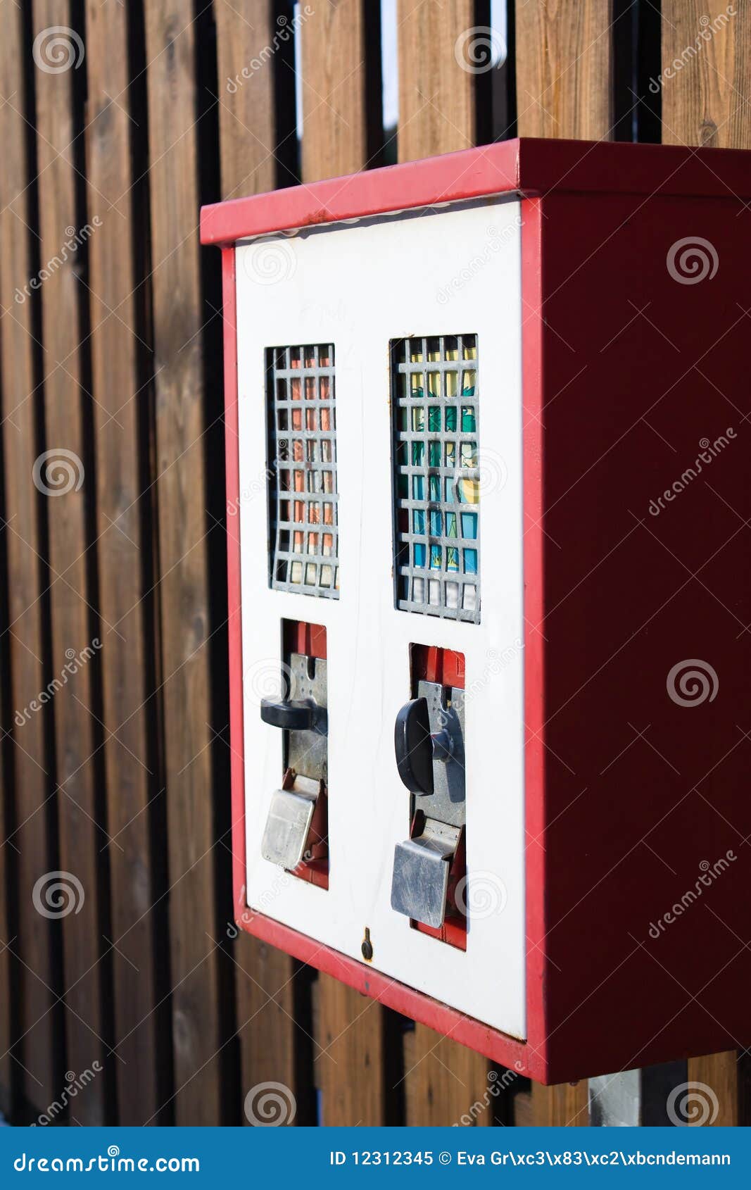 Máquina expendedora imagen de archivo. Imagen de pared - 12312345