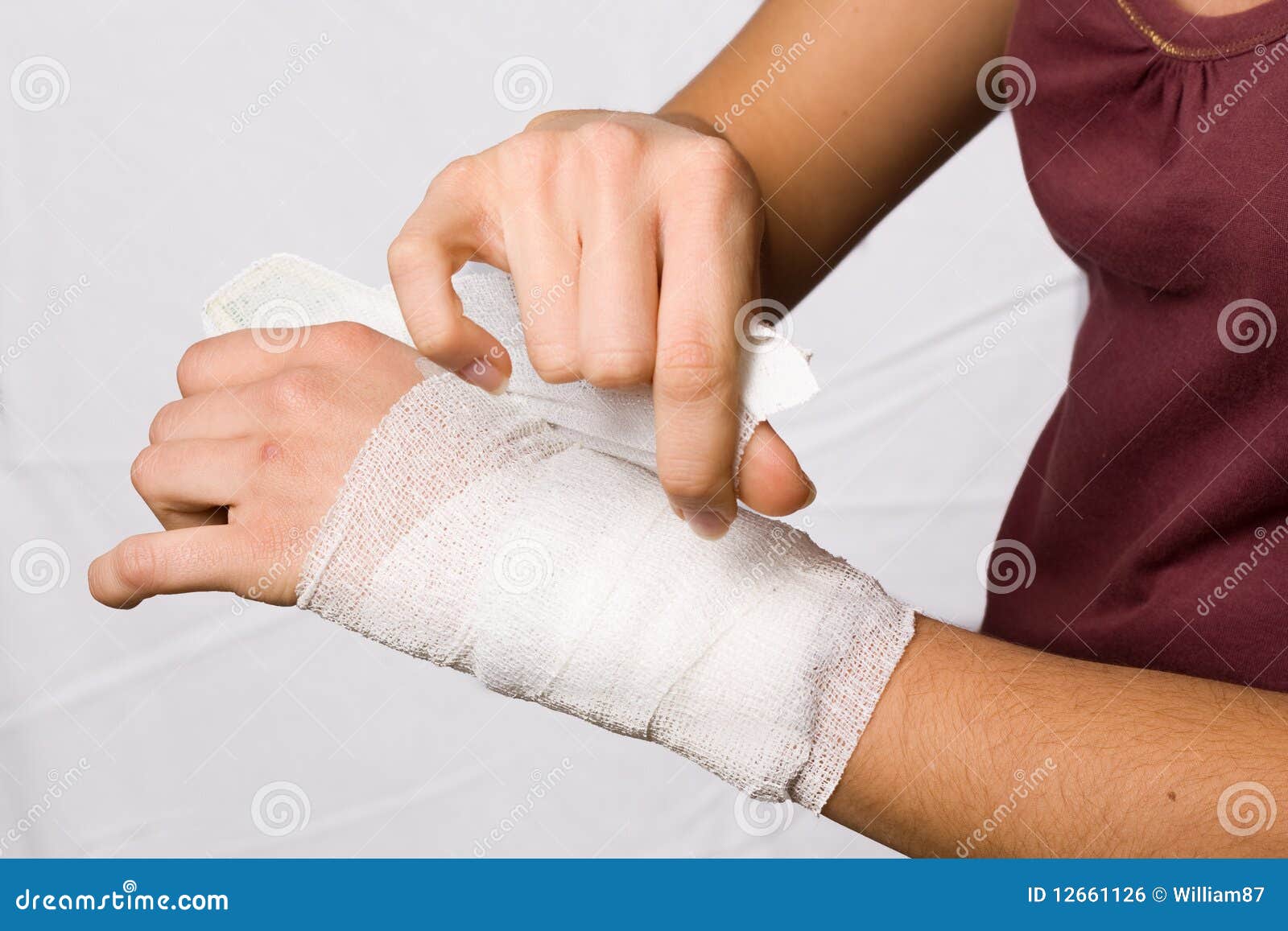 Mão ferida foto de stock. Imagem de cuidado, dedo, machucado - 12661126