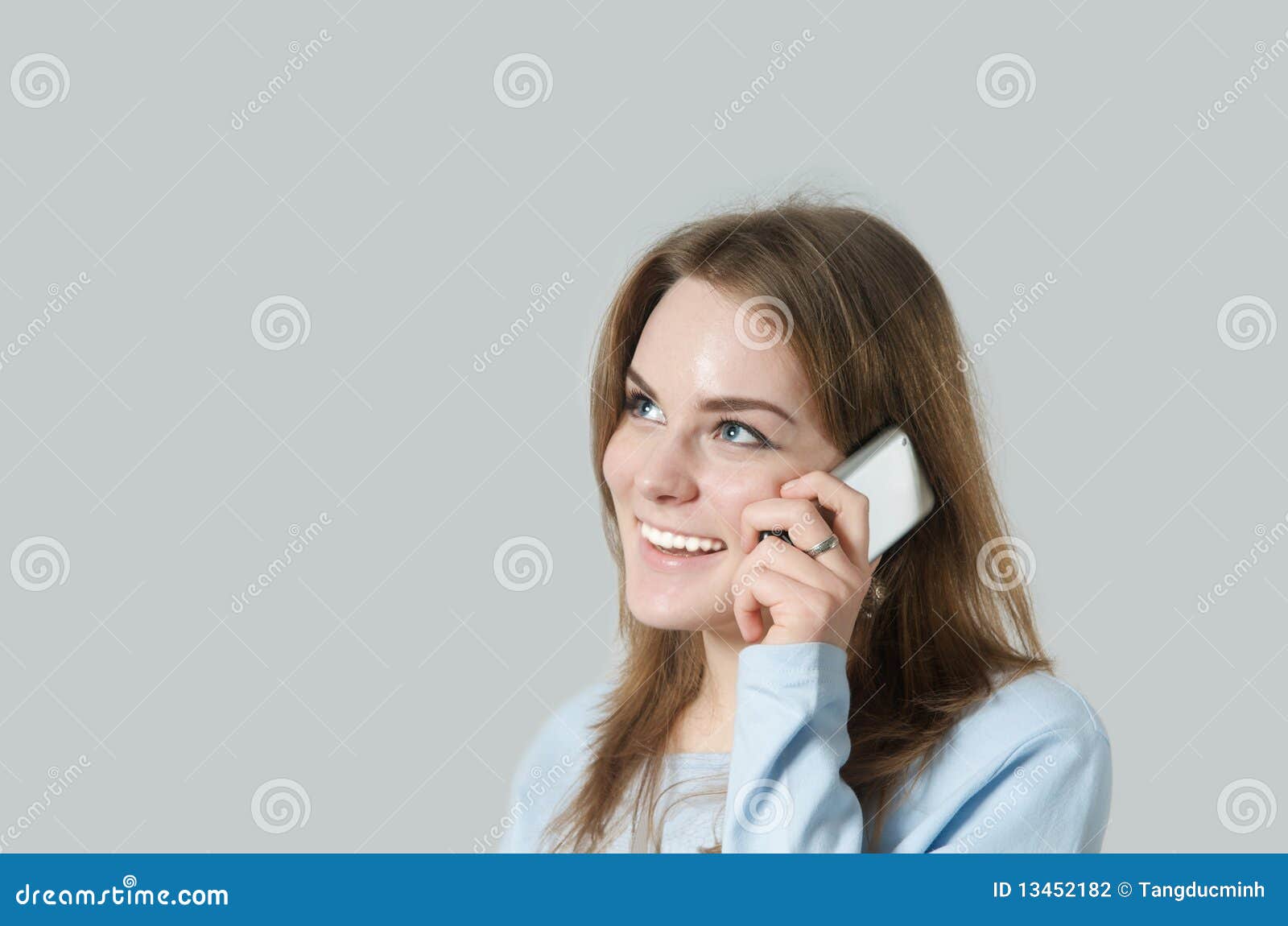 Mädchen, Das Einen Aufruf Bildet Stockfoto - Bild von lokal, mode: 13452182