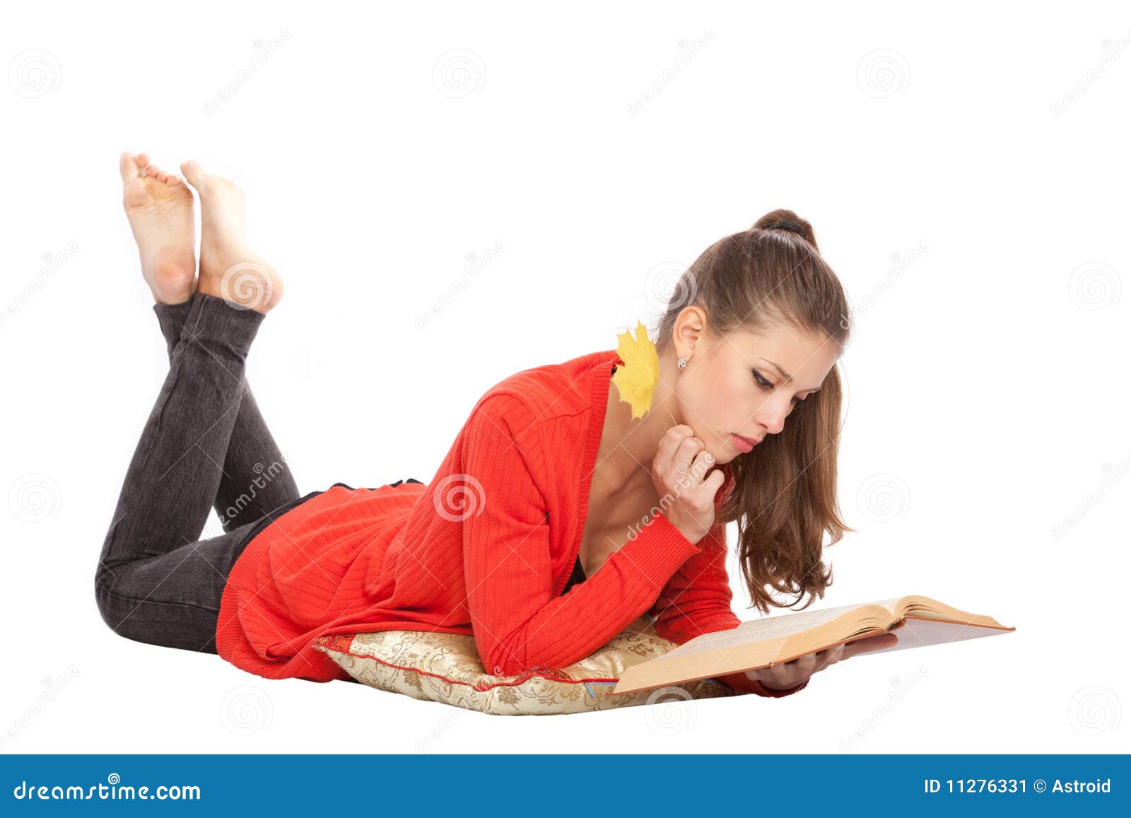 Mädchen liest Buch stockbild. Bild von freizeit, schönheit - 11276331