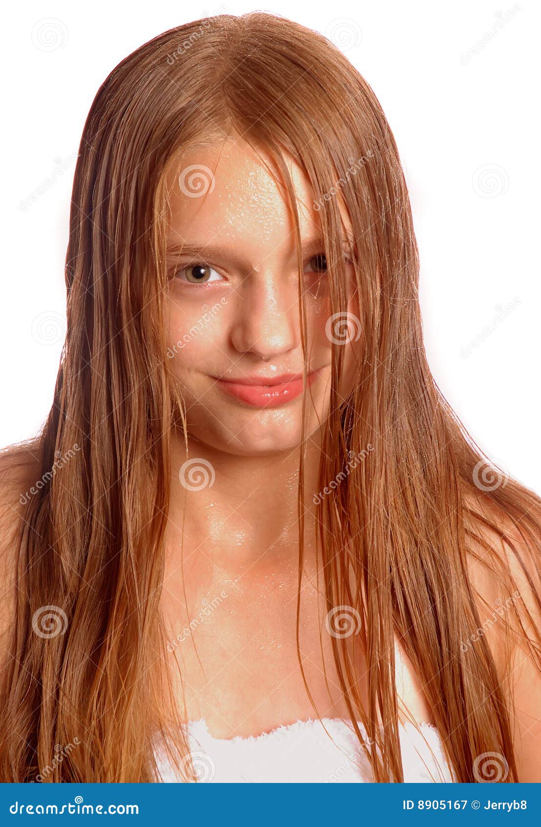 Mädchen Mit Dem Nassen Haar Stockbild - Bild von blond, schönheit: 8905167