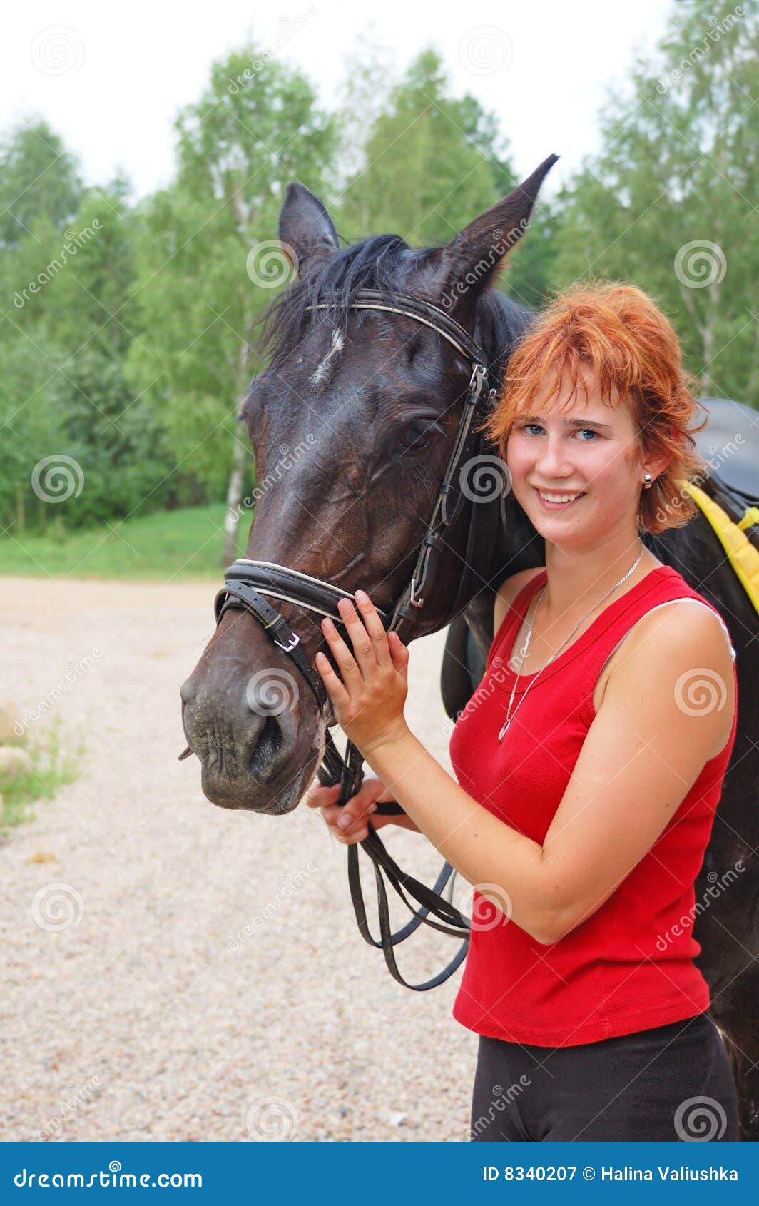 Mädchen mit Pferd stockbild. Bild von würdevoll, frau - 8340207