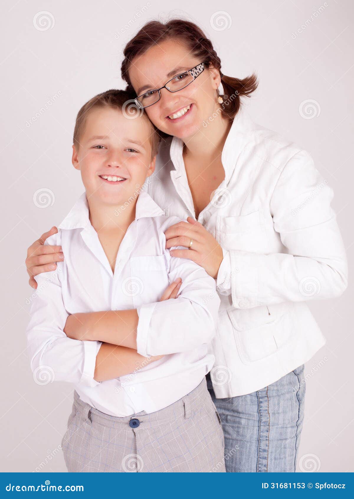 Mère et fils image stock. Image du blonde, maigre, amour - 31681153
