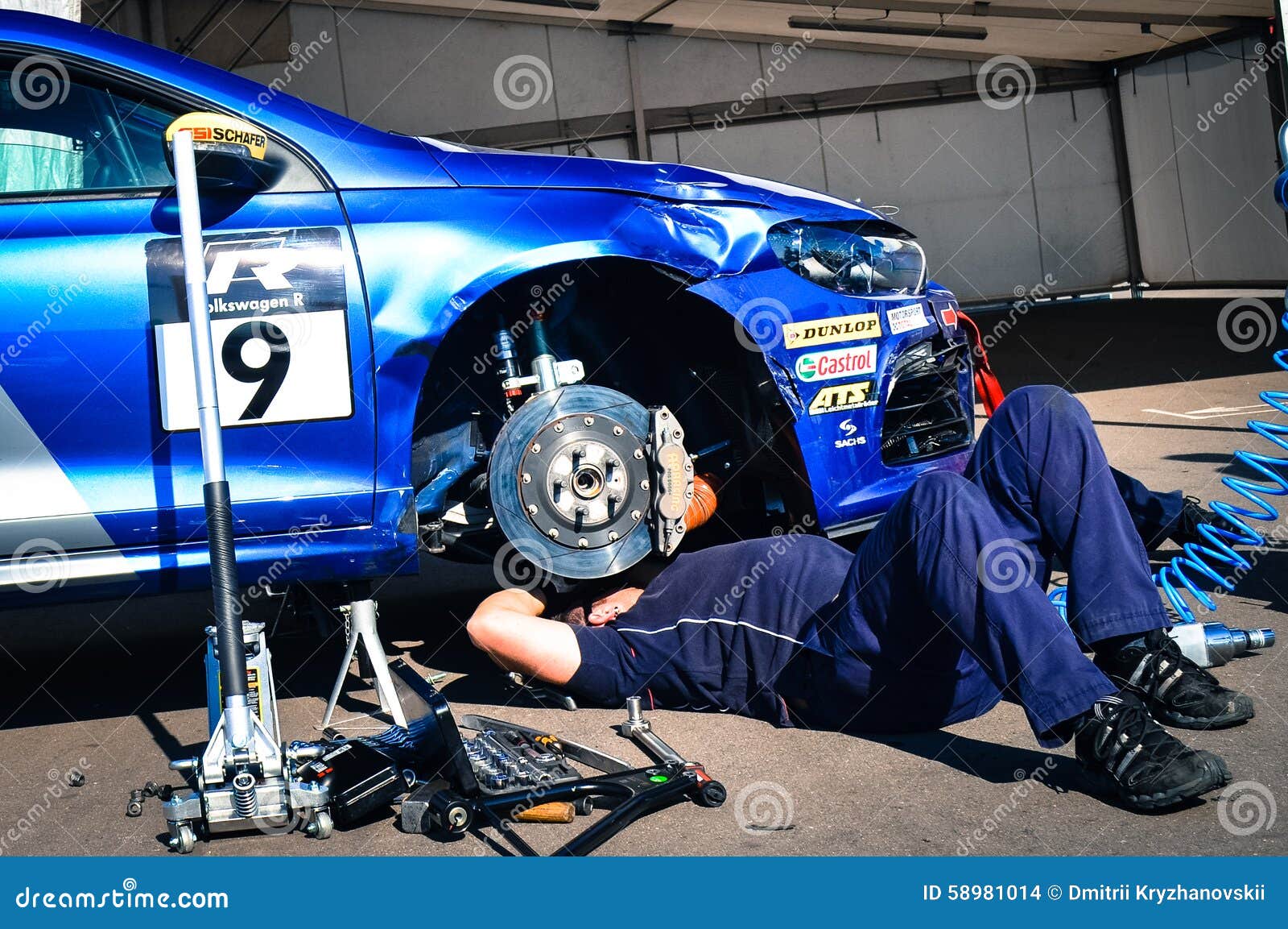 Mécanicien de véhicule image stock éditorial. Image du mécanicien ...