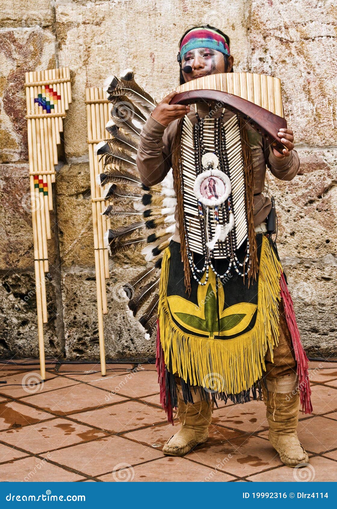 Músico indio andino foto editorial. Imagen de tradicional - 19992316